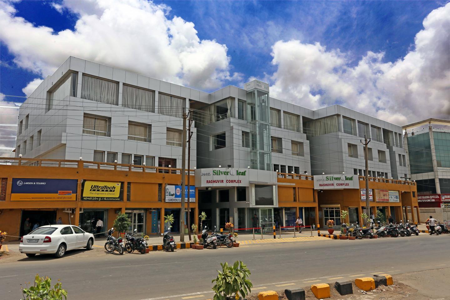 Hotel Silver Leaf 𝗕𝗢𝗢𝗞 Vapi Hotel