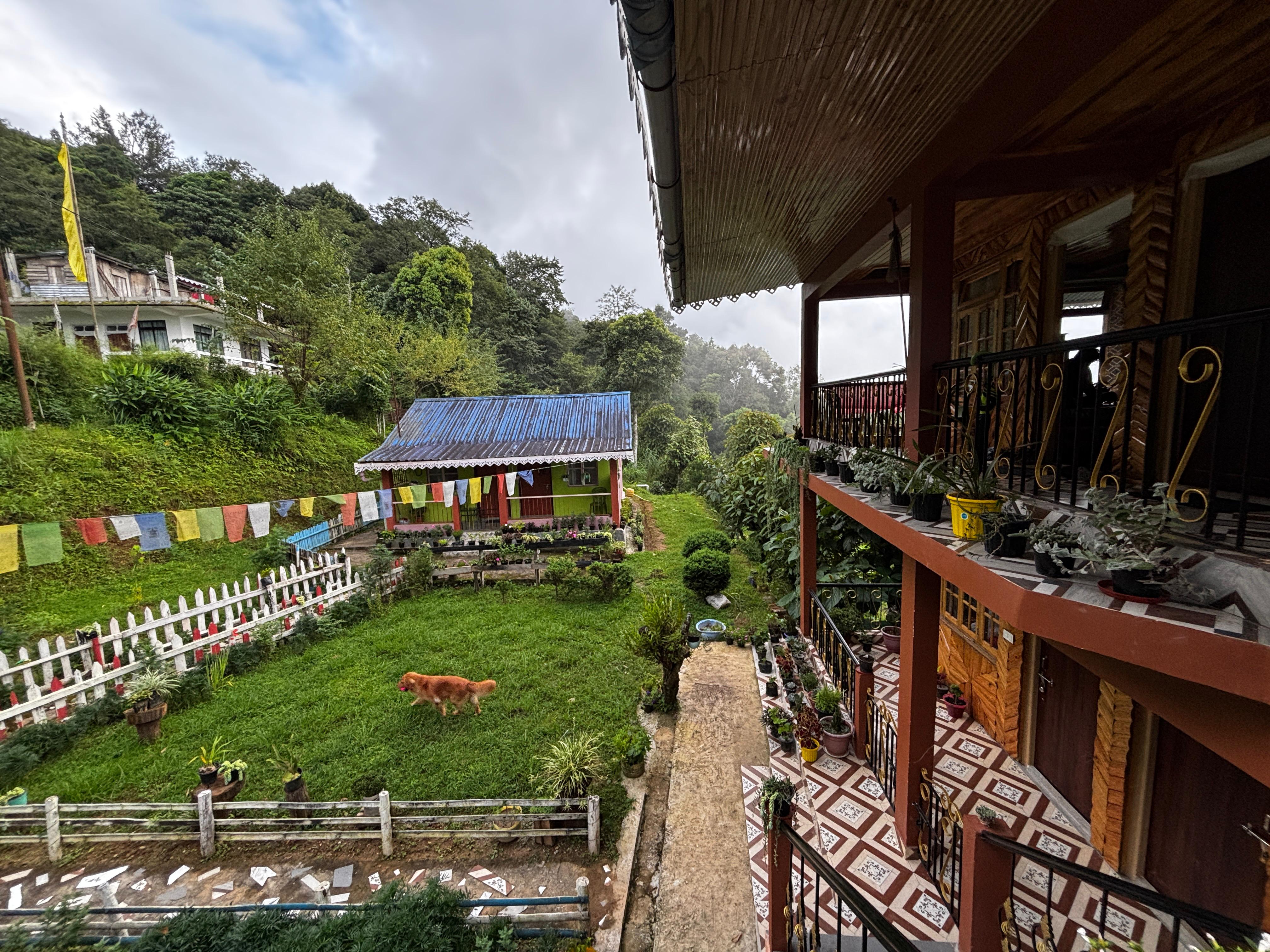 Satrangi Homestay Lamahatta 𝗕𝗢𝗢𝗞 Darjeeling Homestay