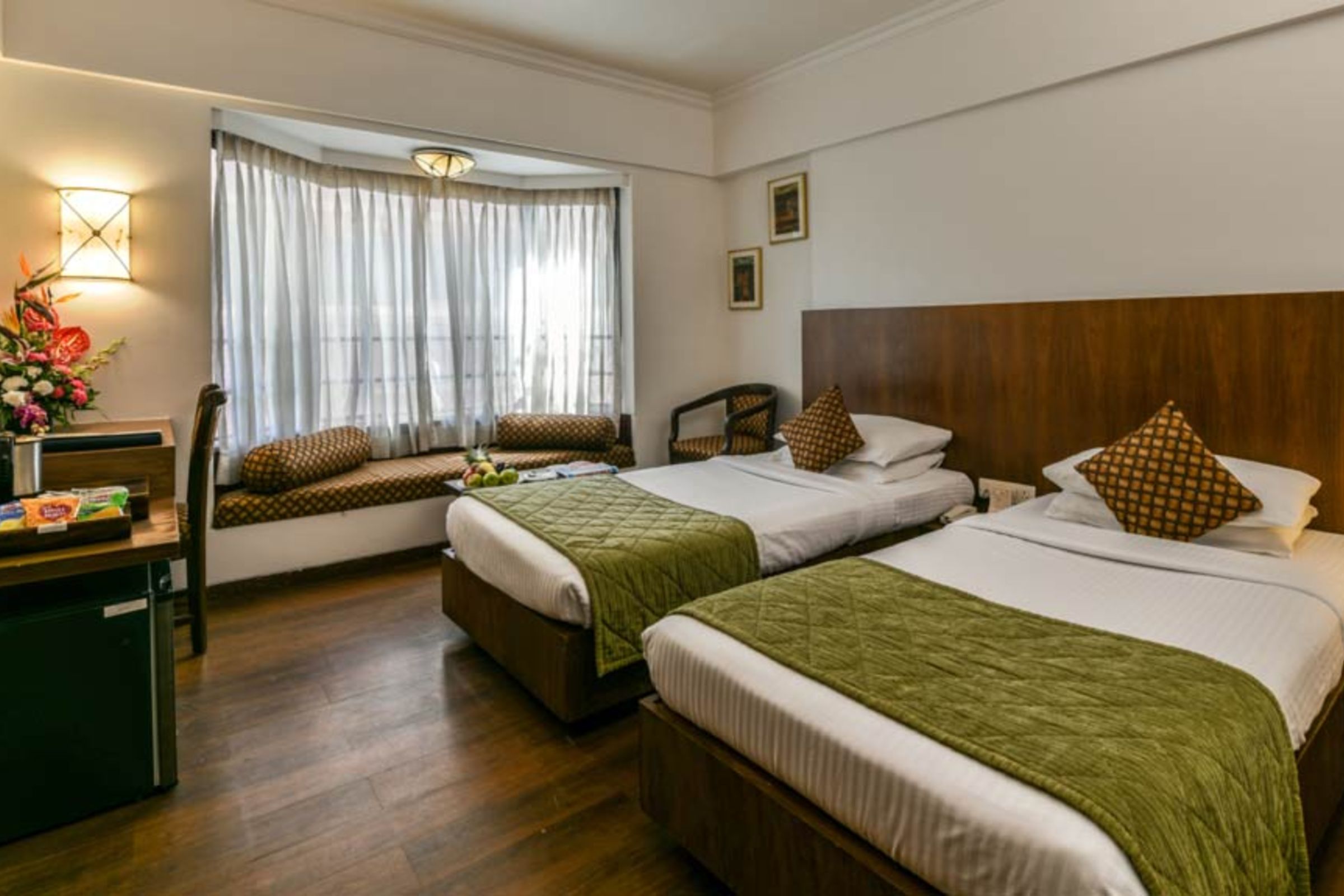 The Regale by Tunga Mumbai - INR 1170.0 OFF ( ̶4̶5̶0̶0̶ ) 𝐏𝐡𝐨𝐭𝐨𝐬 & 𝐑𝐞𝐯𝐢𝐞𝐰𝐬