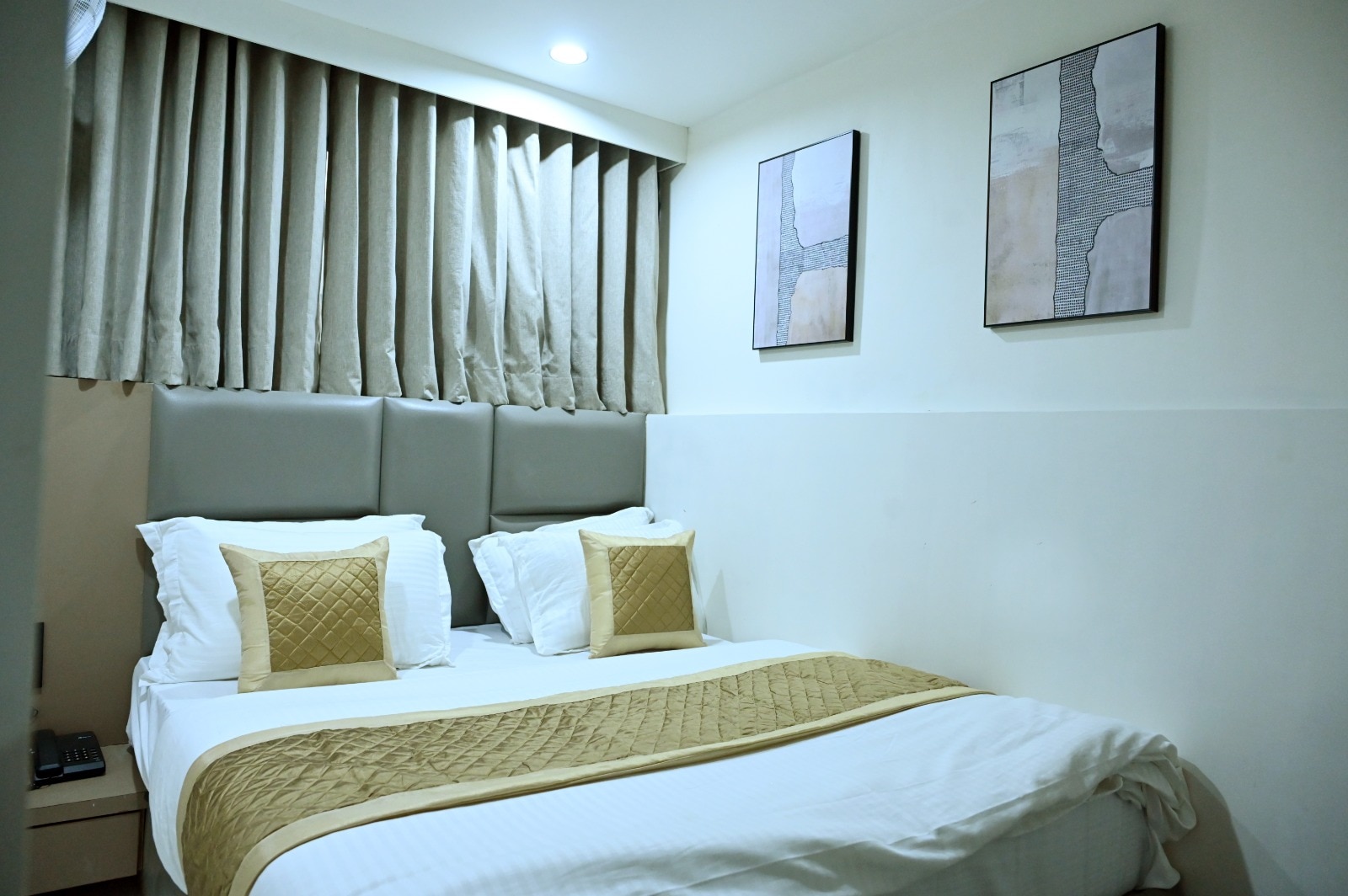 Hotel Lavit 𝗕𝗢𝗢𝗞 Ahmedabad Hotel