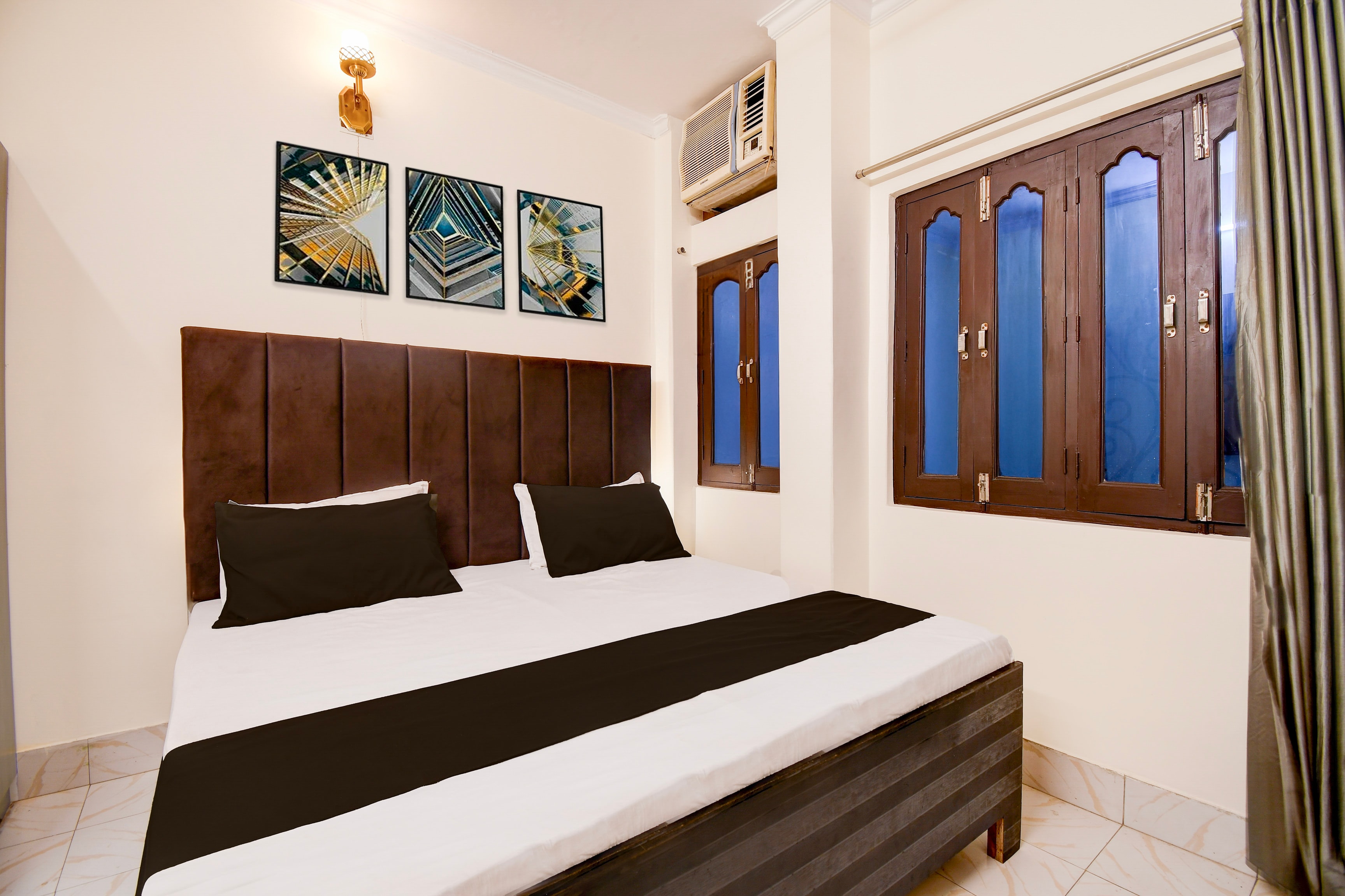 Super Hotel O Benia Park Formerly Parv 𝗕𝗢𝗢𝗞 Varanasi Hotel