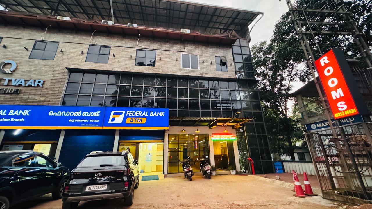 QASER TVAAR 𝗕𝗢𝗢𝗞 Calicut (Kozhikode) Hotel