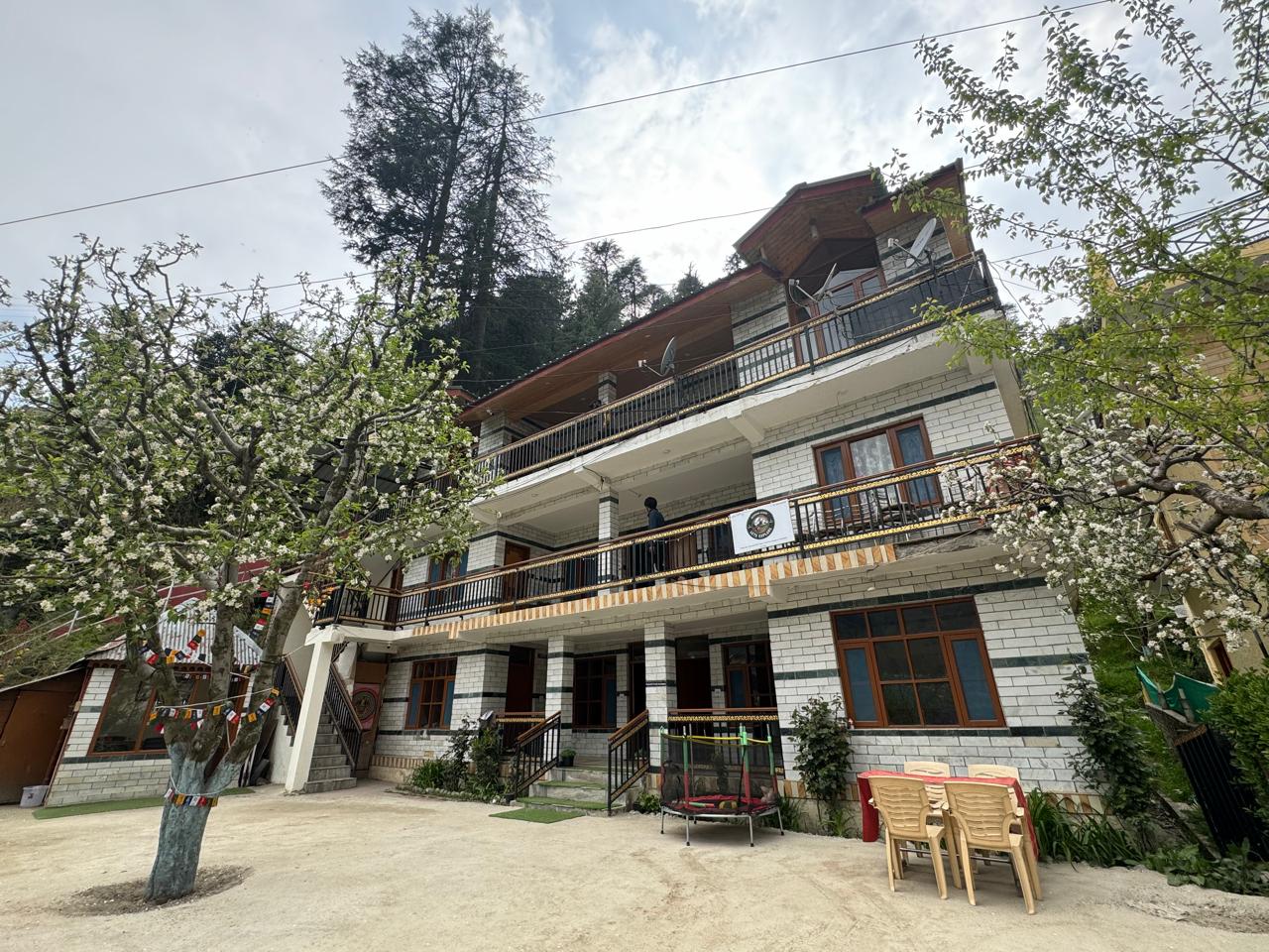 Keyaan Stays Manali 𝗕𝗢𝗢𝗞 Manali Cottage