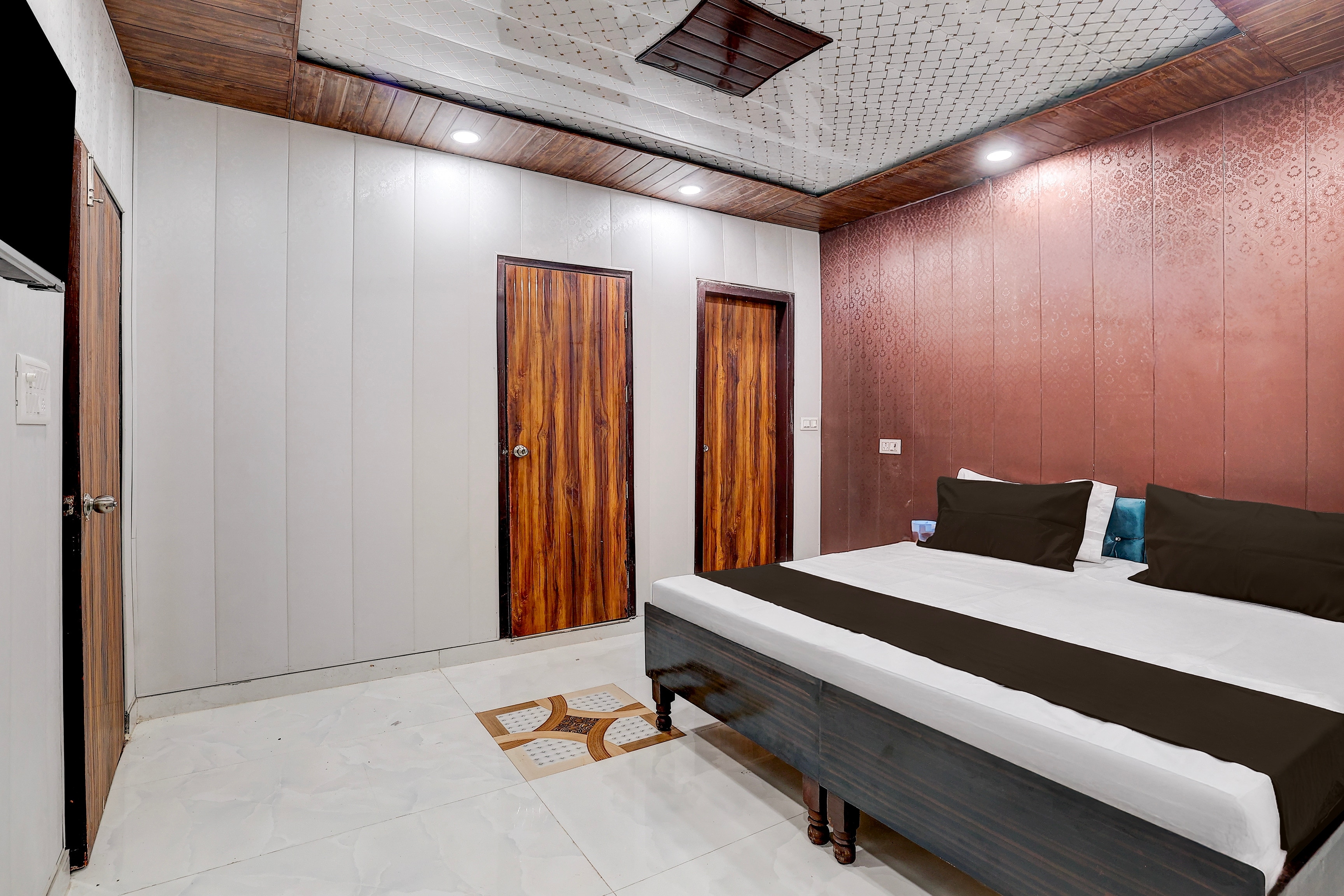 Hotel O NICE HOTEL 𝗕𝗢𝗢𝗞 Faridabad Hotel