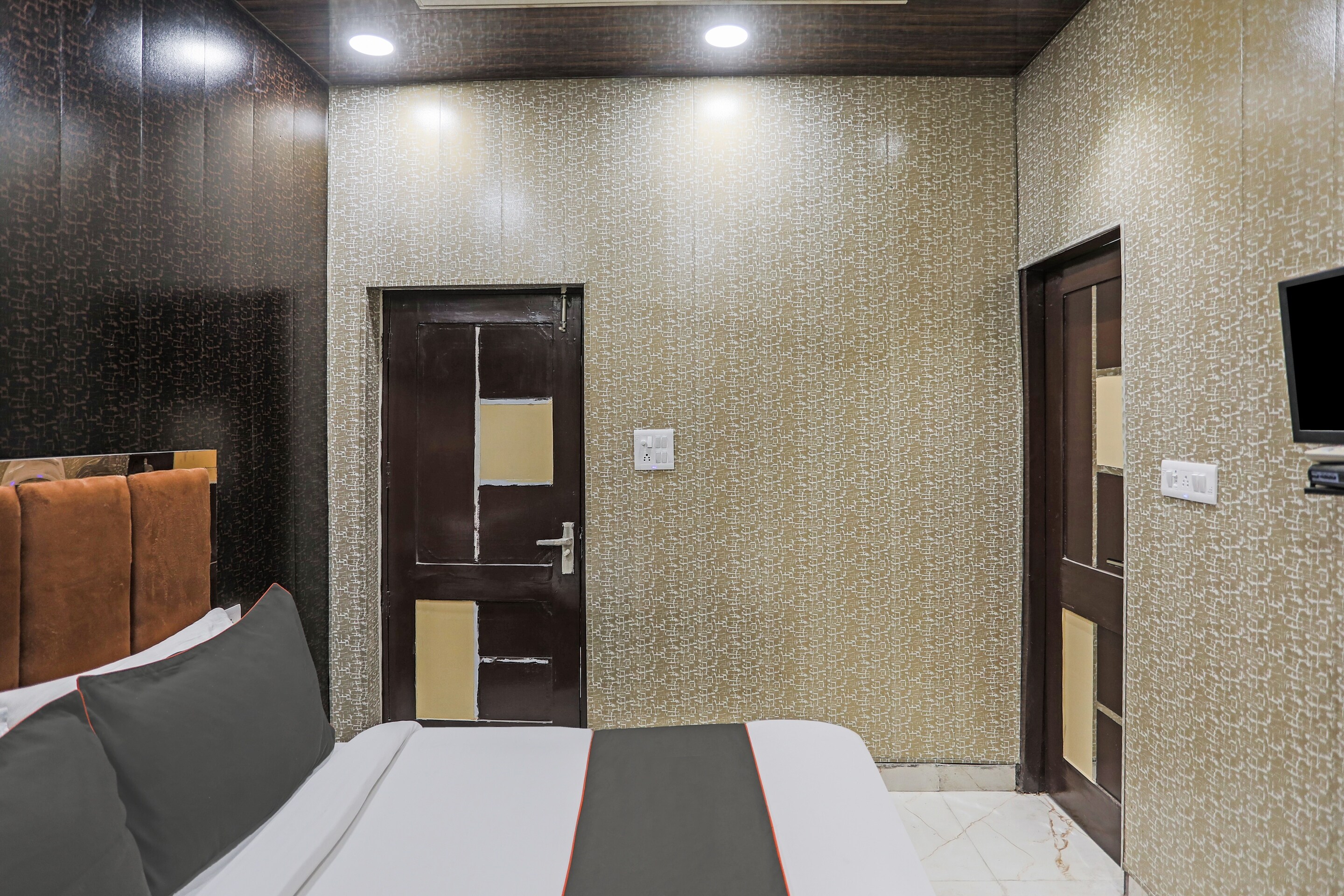 Hotel O Kashish Residency Near Model Town Metro Station 𝗕𝗢𝗢𝗞 Delhi Hotel