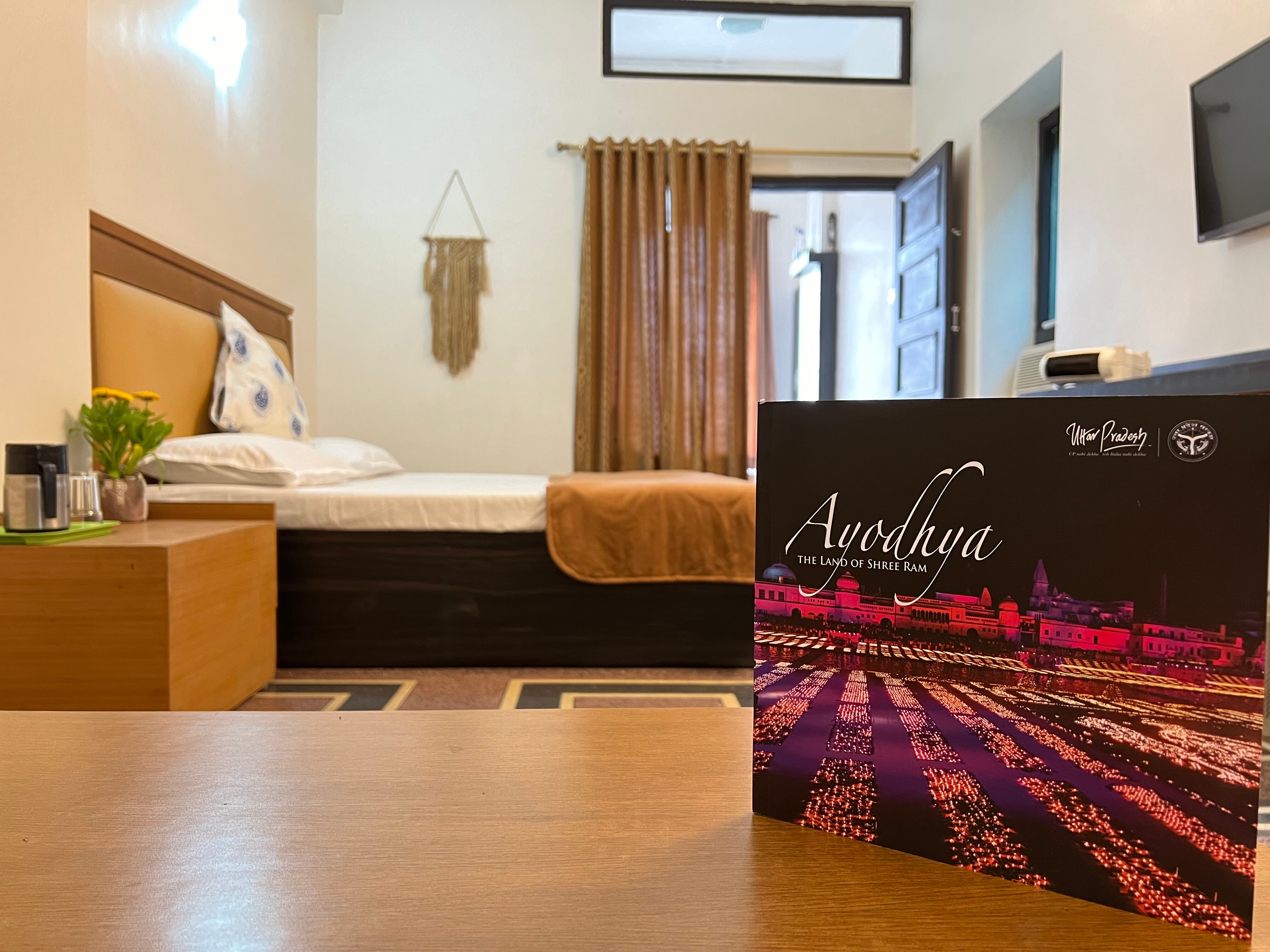 hpj Living Homestay 𝗕𝗢𝗢𝗞 Ayodhya Homestay