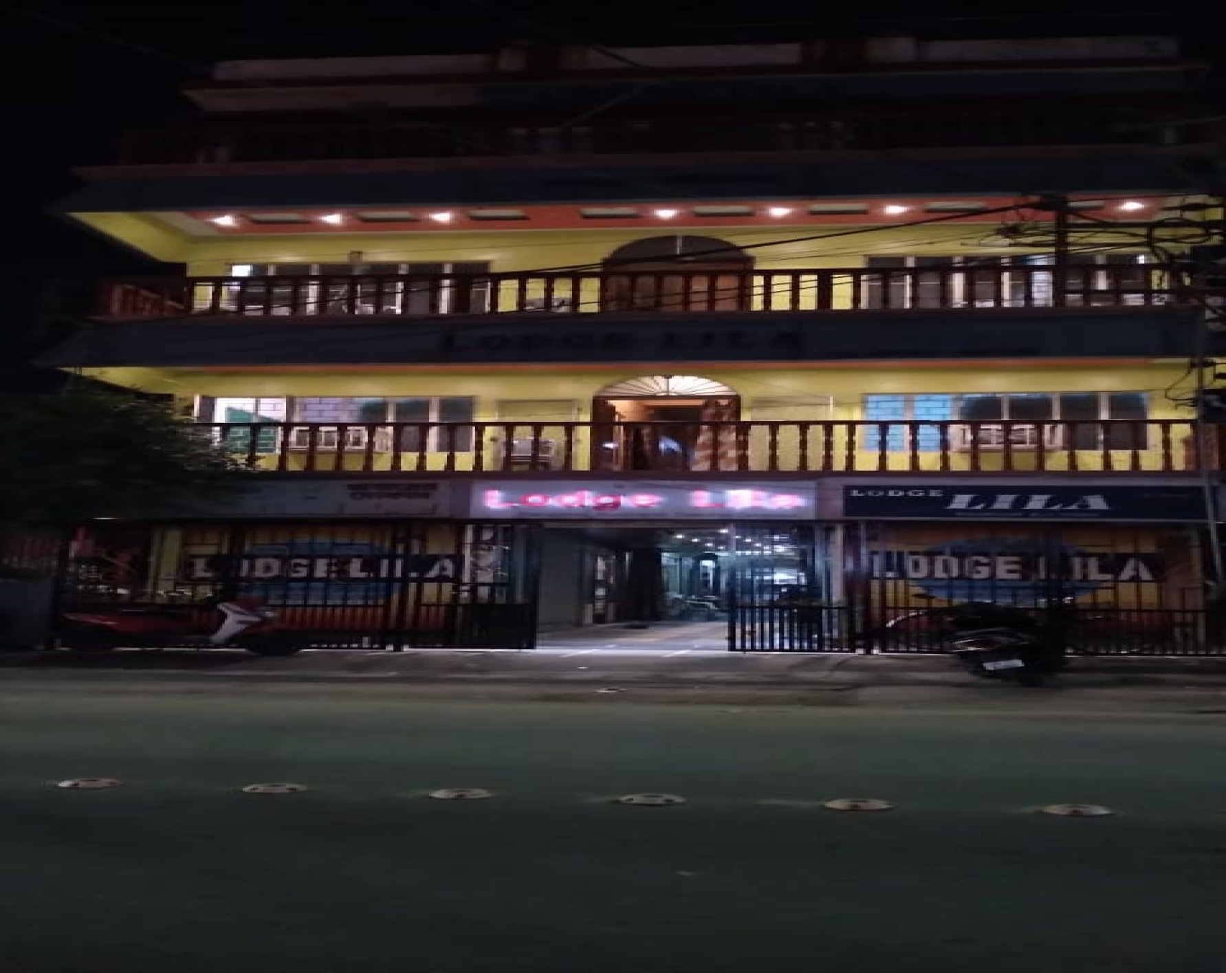 THE HOTEL LILA 𝗕𝗢𝗢𝗞 Balurghat Lodge