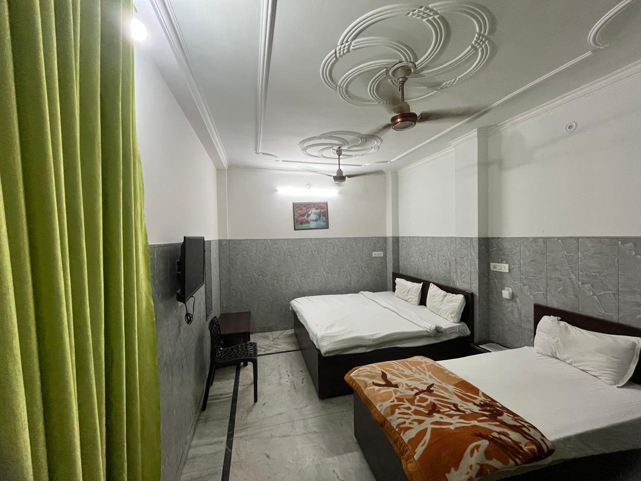 Sagar Palace 𝗕𝗢𝗢𝗞 Delhi Hotel