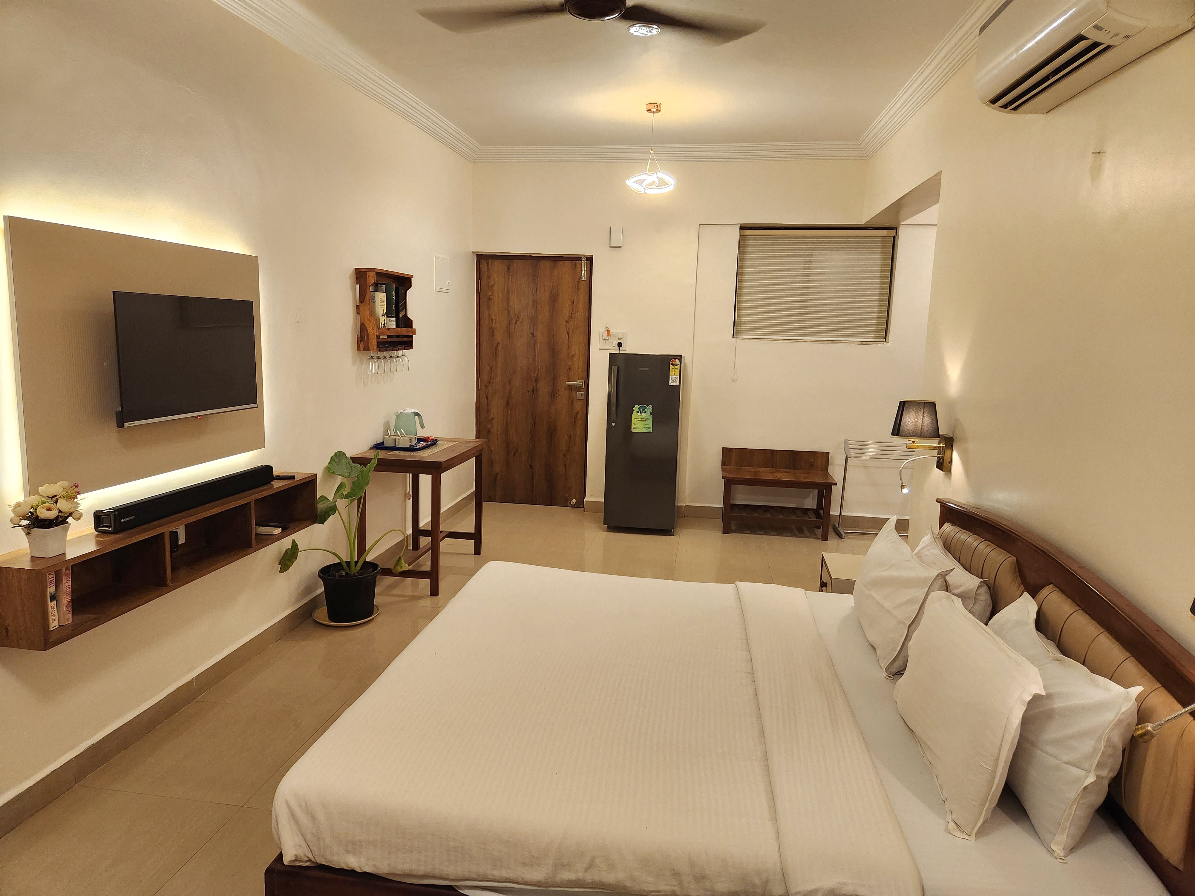 Vagator beach studio apartment with pool 𝗕𝗢𝗢𝗞 Goa Apartment