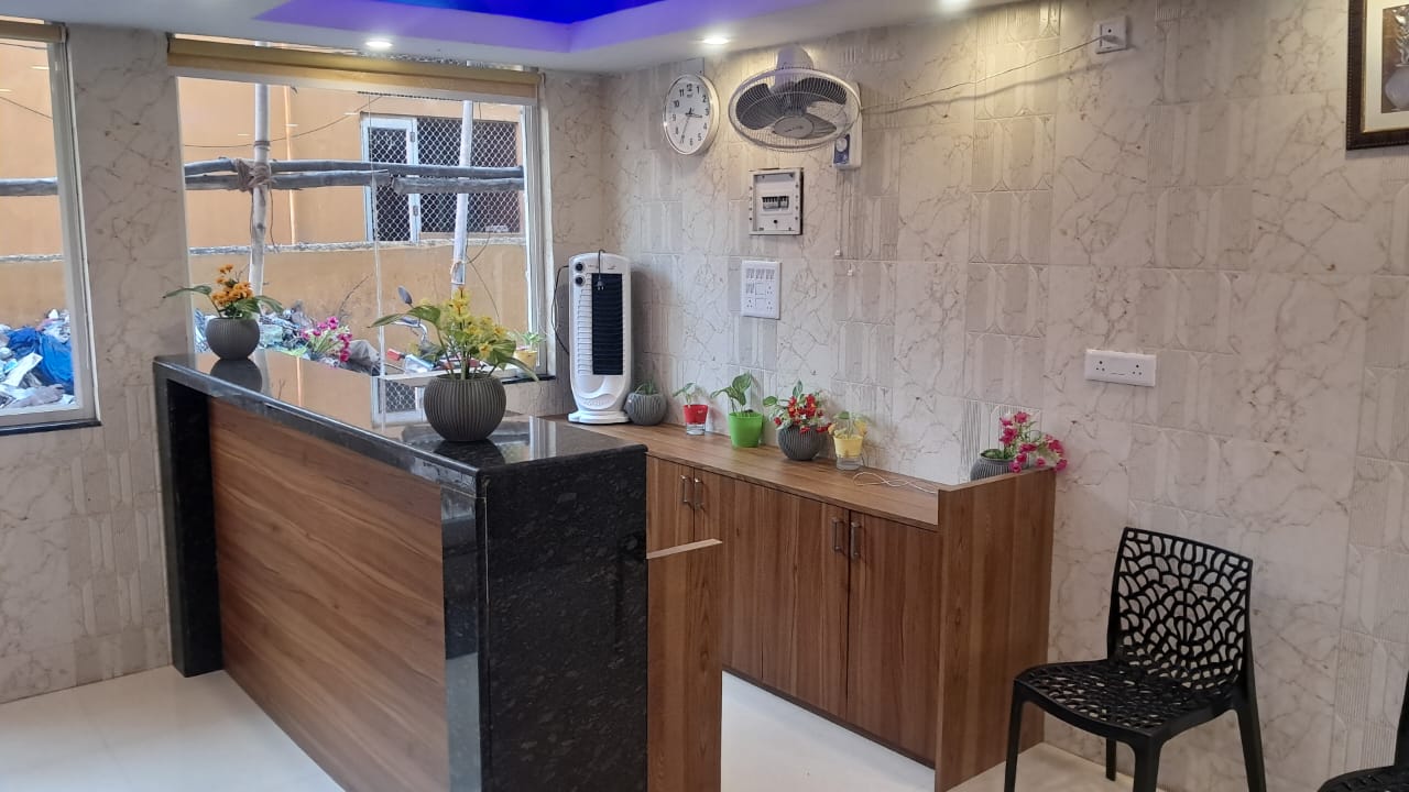 MOM HOTEL,200 meters from Golden Beach 𝗕𝗢𝗢𝗞 Puri Guest House
