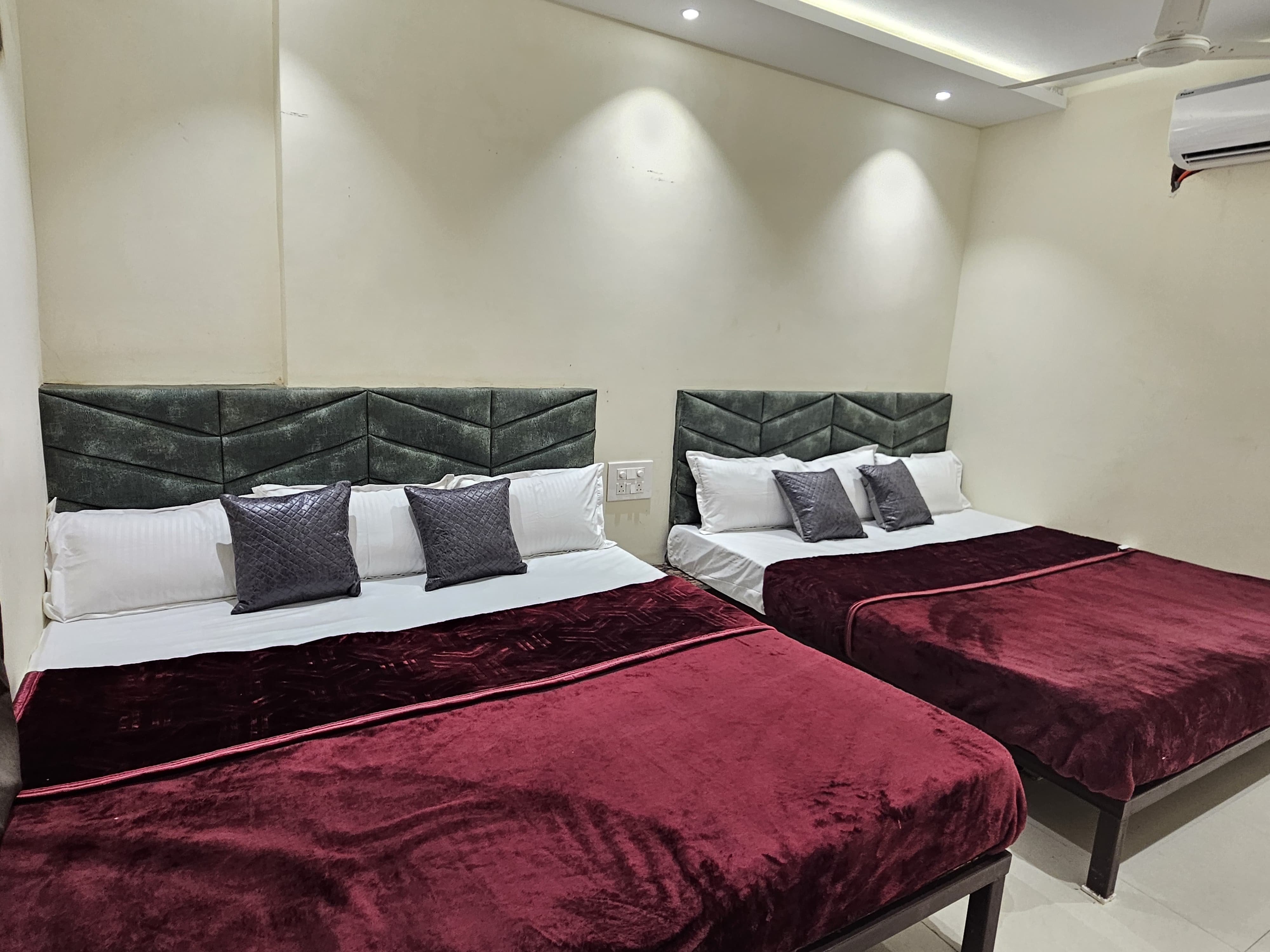 DevBhoomi Hotel Ujjain 𝗕𝗢𝗢𝗞 Ujjain Villa
