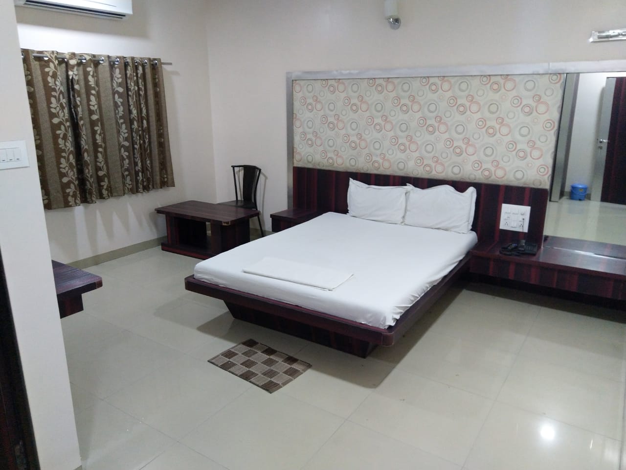 Hotel Yashraj Inn Lodging 𝗕𝗢𝗢𝗞 Beed Hotel