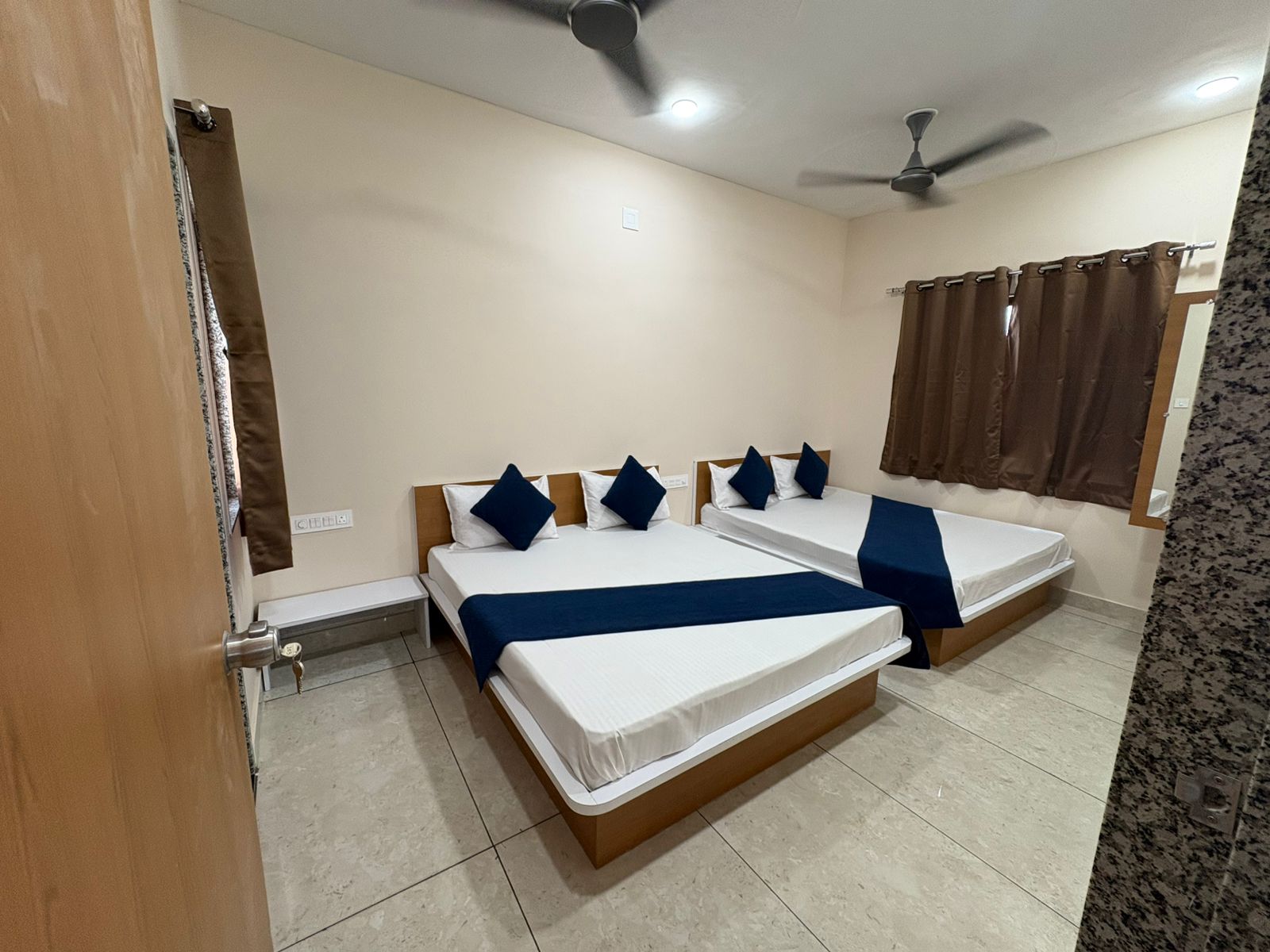 Rooms of Hotel Darshan Palace - Near Dwarka Railway Station & Shree ...