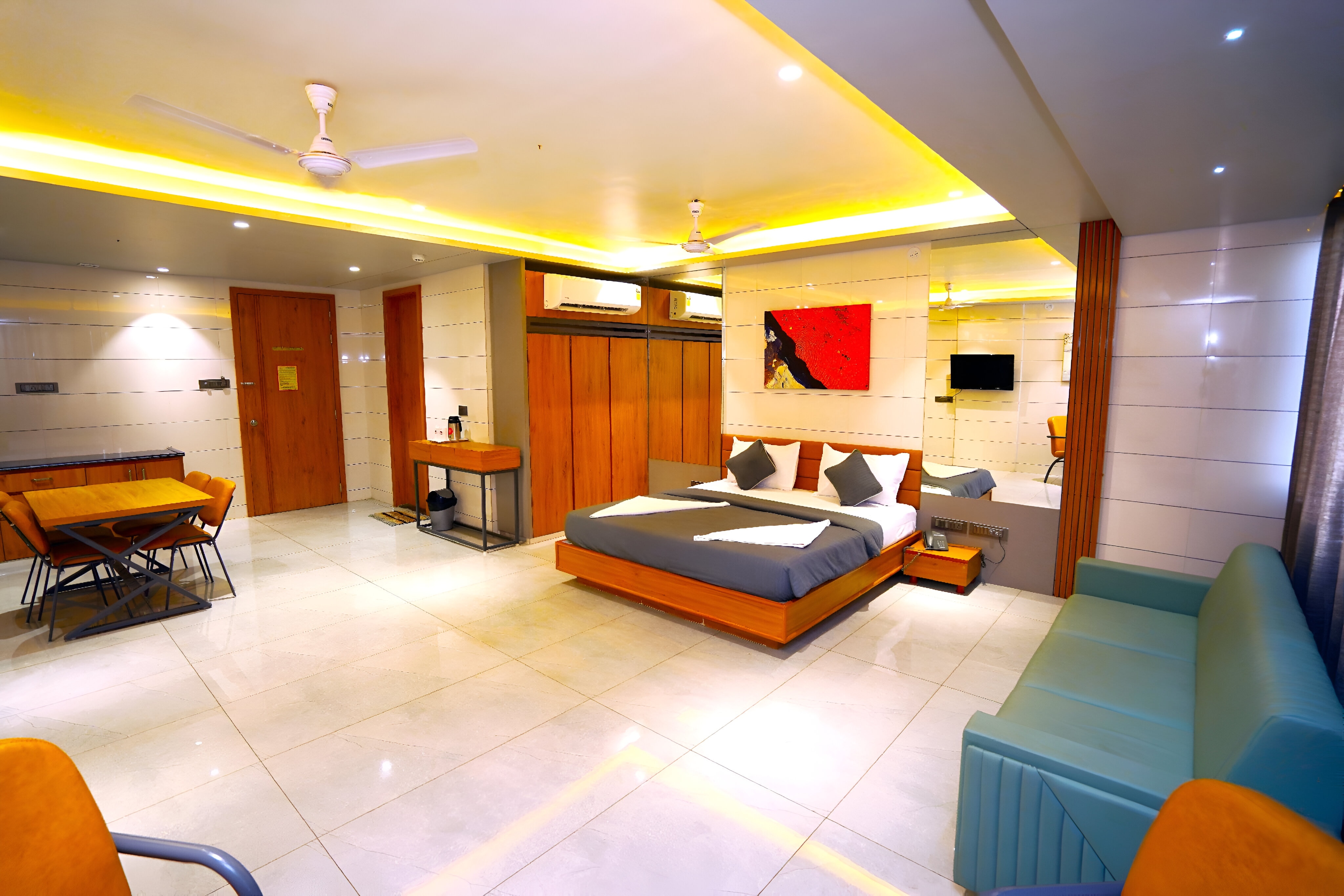 Hotel Sunshine 𝗕𝗢𝗢𝗞 Rajkot Hotel