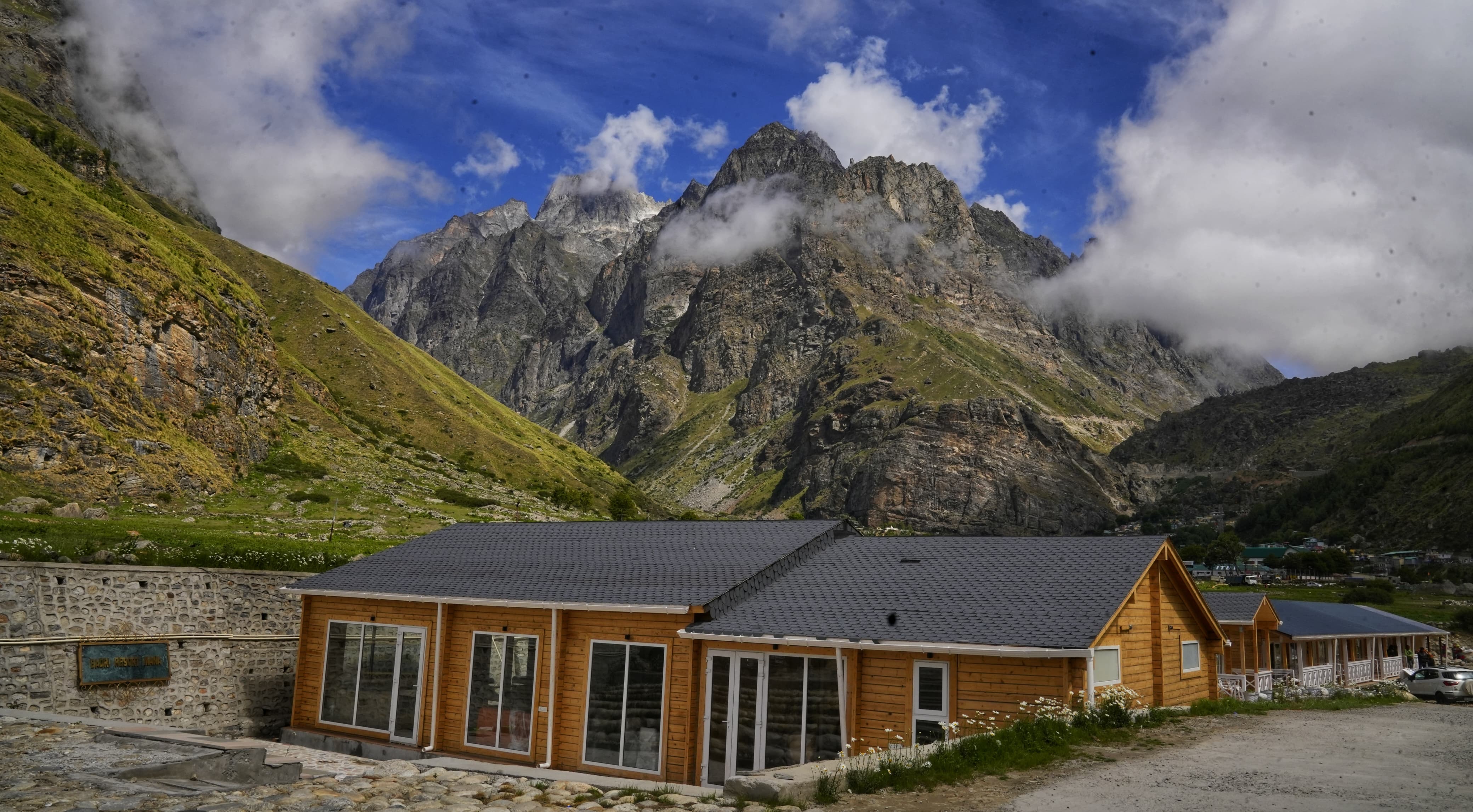 Badri Resort Mana, Badrinath 𝗕𝗢𝗢𝗞 Badrinath Resort