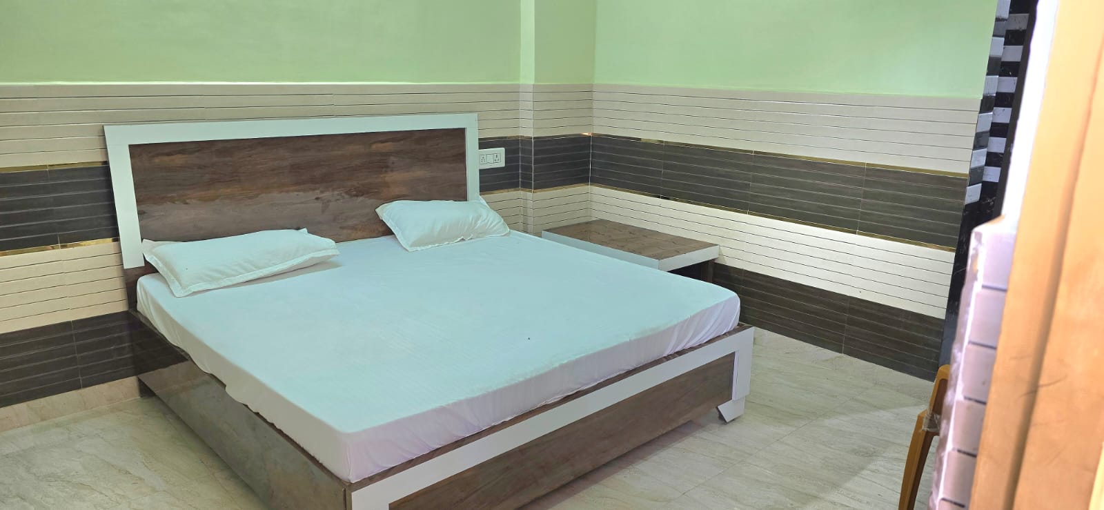 Kamal Villa Guest House Ayodhya 𝗕𝗢𝗢𝗞 Ayodhya Homestay
