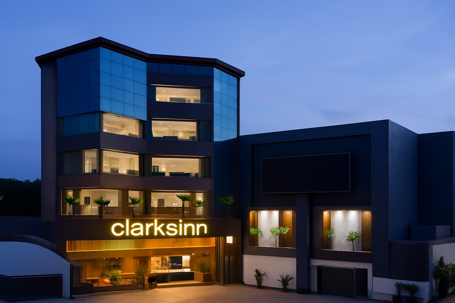 Clarks Inn Basti 𝗕𝗢𝗢𝗞 Basti Hotel