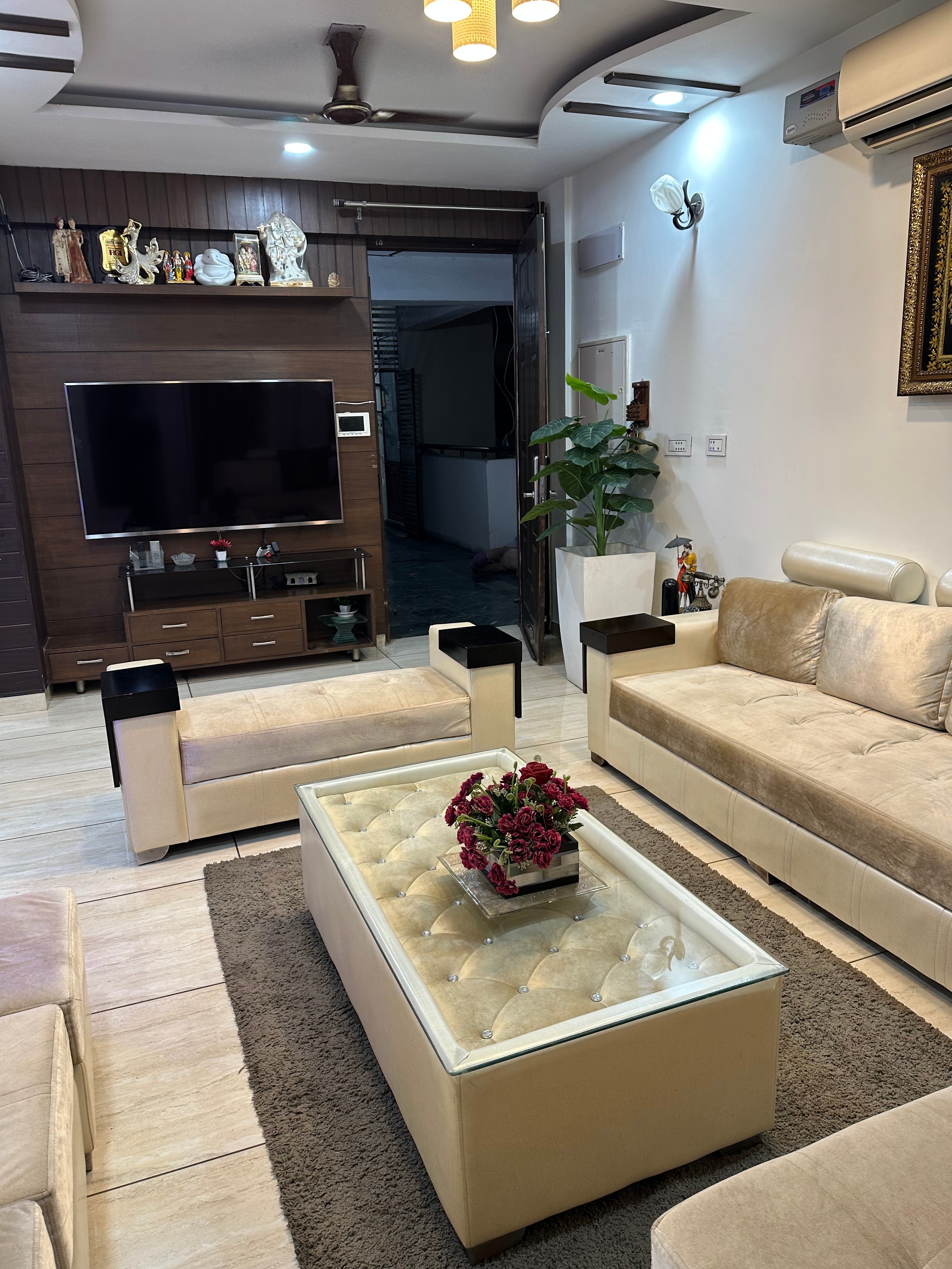 2 bhk full furnished luxurious flat 𝗕𝗢𝗢𝗞 Mohali Homestay