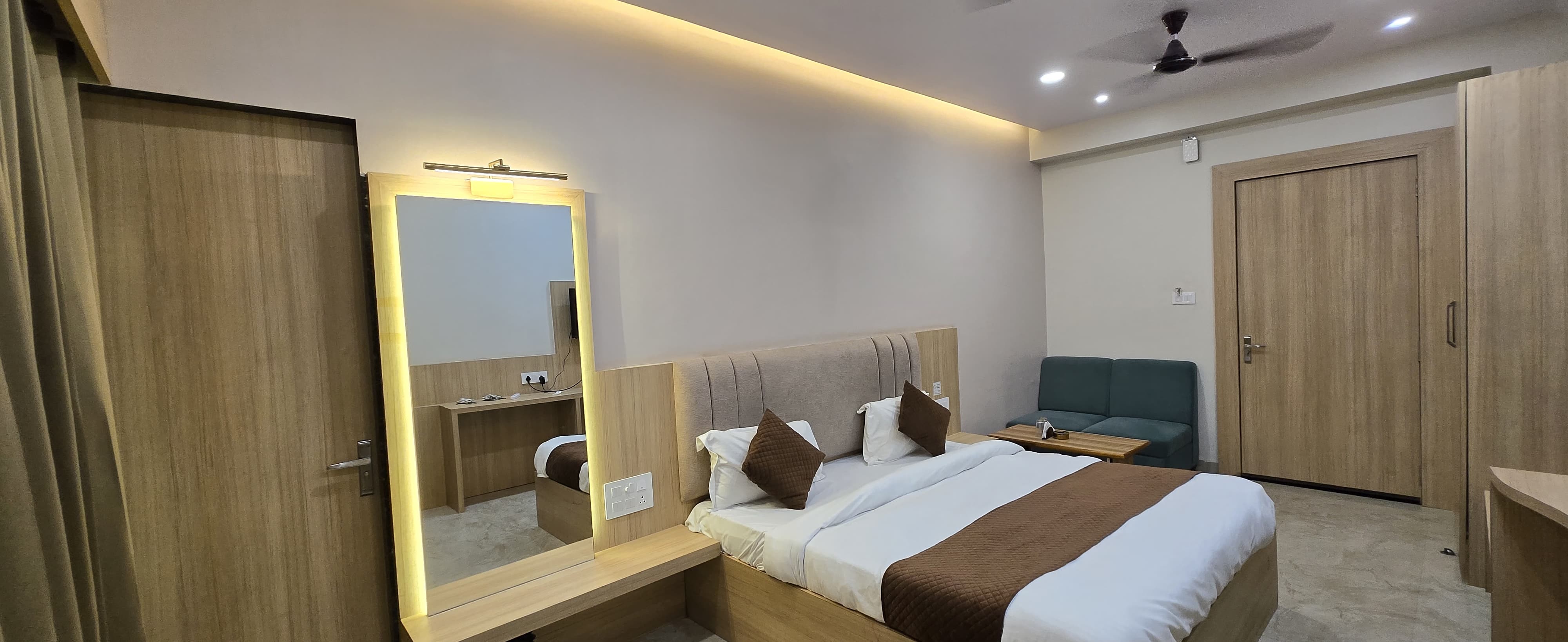 Hotel Priyniwas 𝗕𝗢𝗢𝗞 Satna Hotel