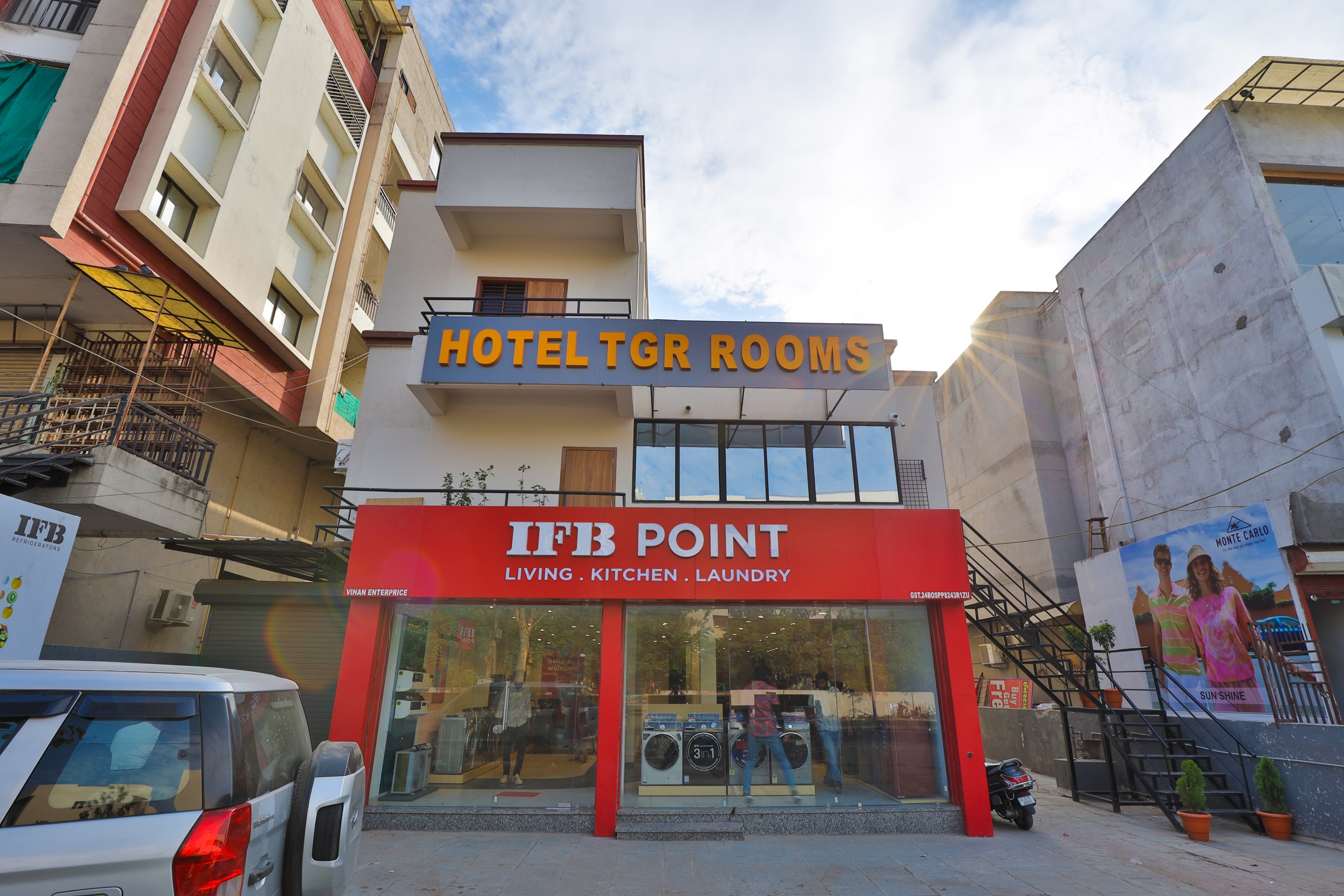 HOTEL TGR ROOMS 𝗕𝗢𝗢𝗞 Nadiad Hotel