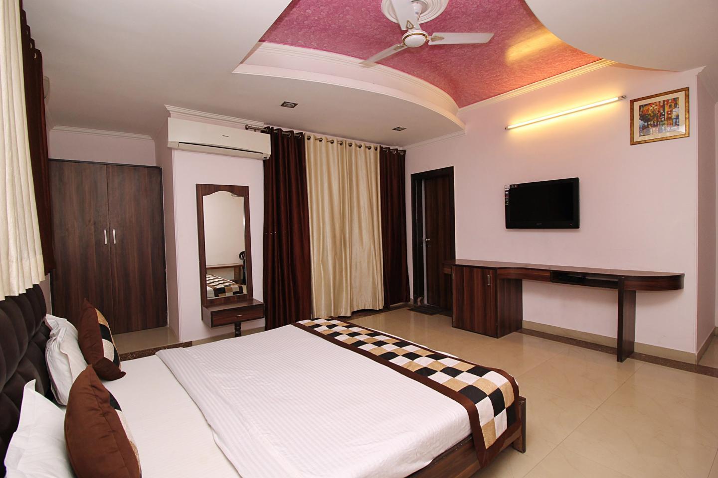 ROYAL INN 𝗕𝗢𝗢𝗞 Jaipur Hotel