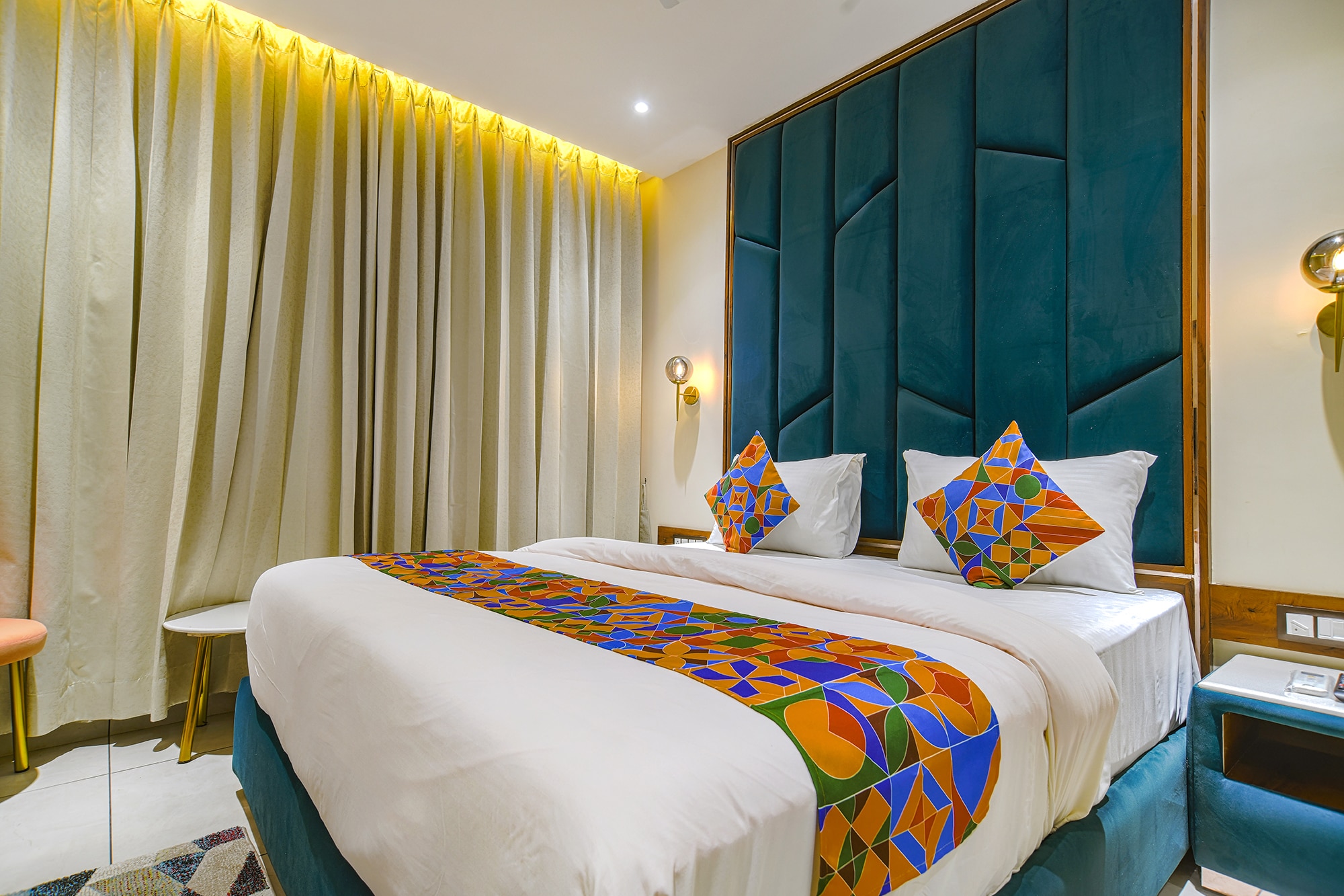 FabHotel Benchmark 𝗕𝗢𝗢𝗞 Indore Hotel