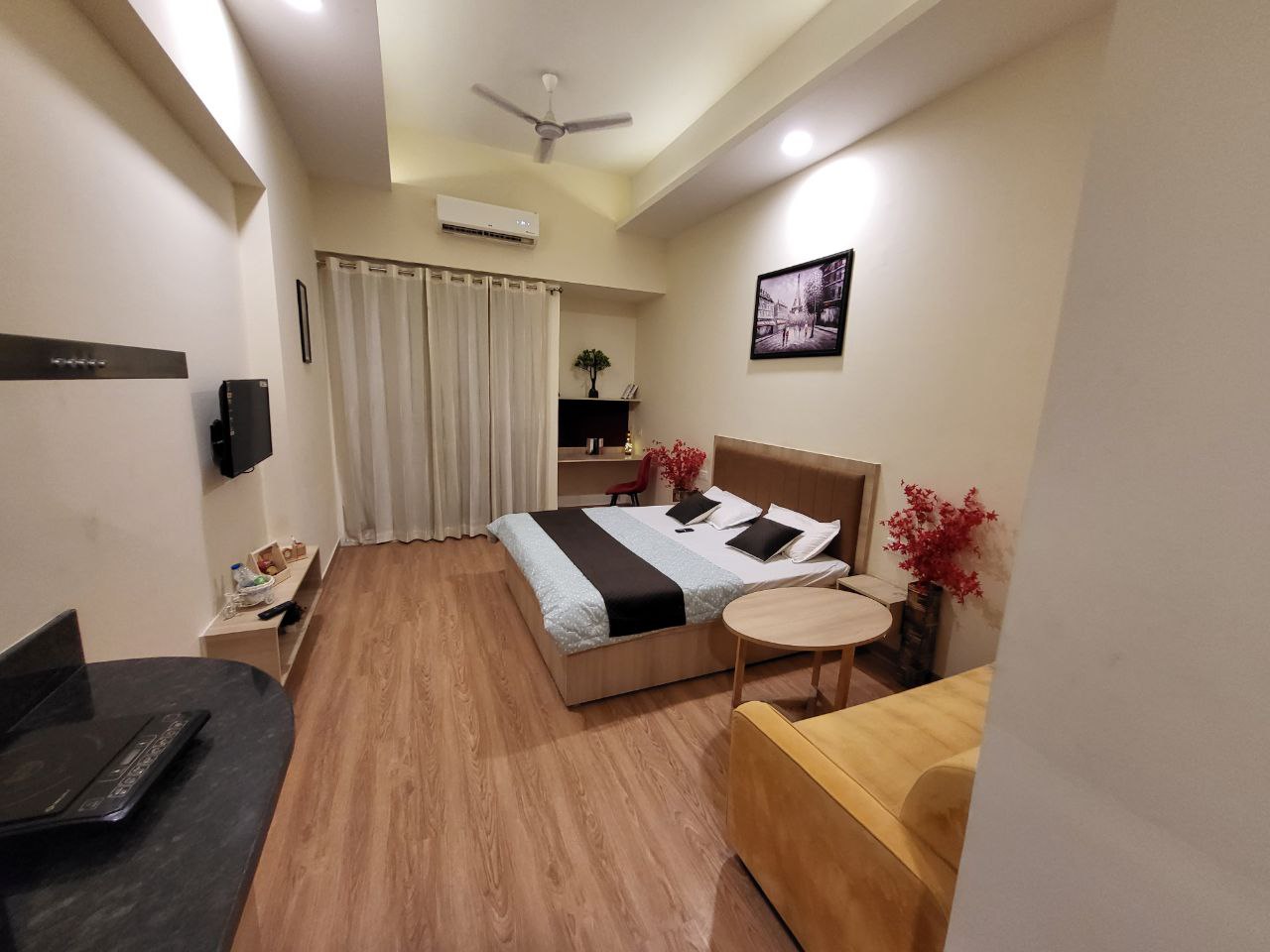 The ample studios at gaur city mall 𝗕𝗢𝗢𝗞 Greater Noida Apartment