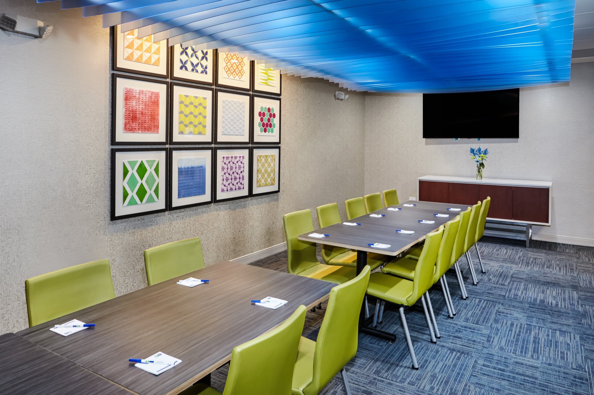 Holiday Inn Express & Suites Chicago North Shore - Niles, an IHG Hotel ...