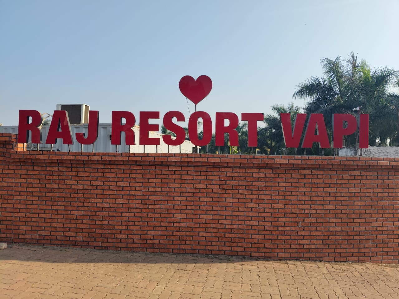 Raj Resort And Banquet Hall 𝗕𝗢𝗢𝗞 Dadra Resort