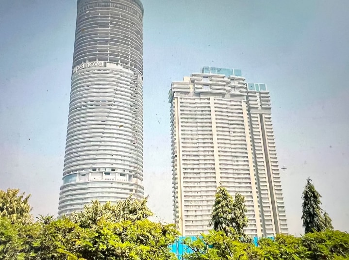 Verde Vista by Genius Groves 𝗕𝗢𝗢𝗞 Noida Apartment