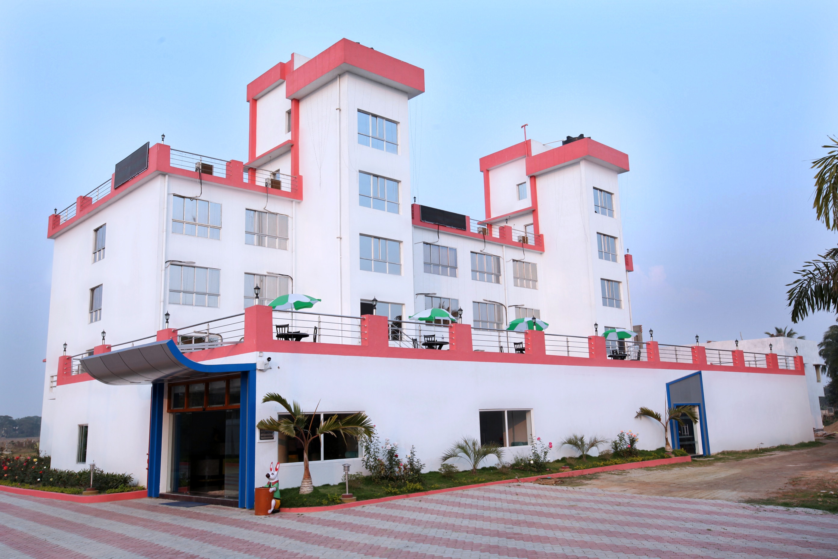 Hotel Girish and Resorts 𝗕𝗢𝗢𝗞 Diamond Harbour Resort