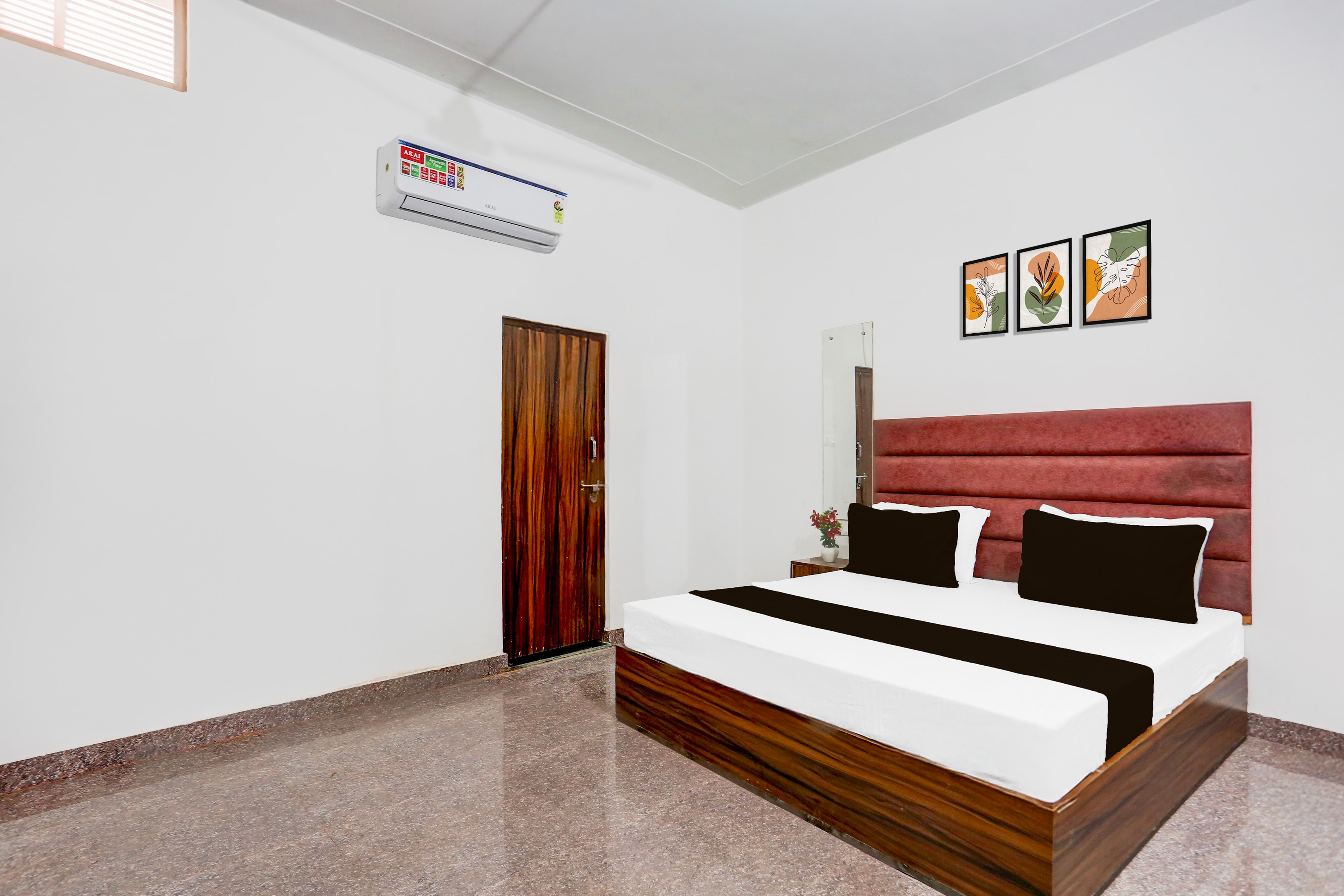 HOTEL O RAJENDRA PALACE 𝗕𝗢𝗢𝗞 Mathura Hotel