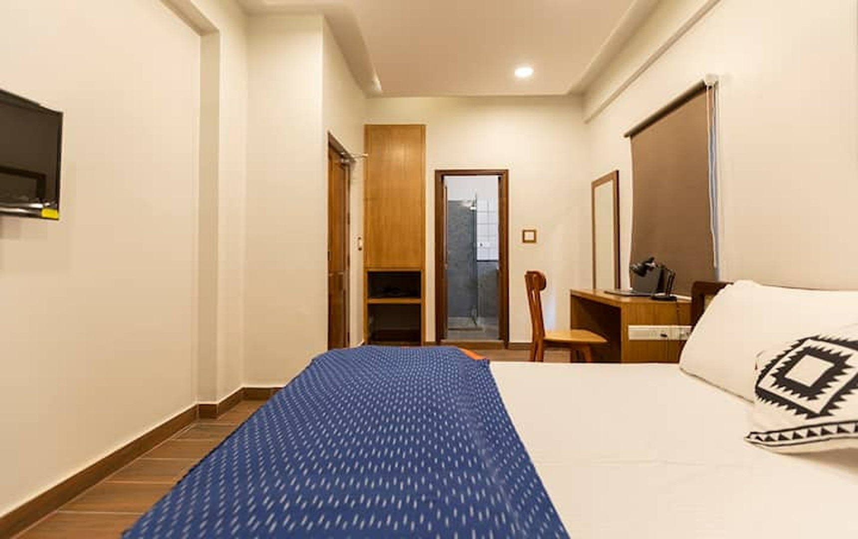 Chic micro Studios 1 by Handmade Homes in South Kolkata 𝗕𝗢𝗢𝗞 Kolkata ...