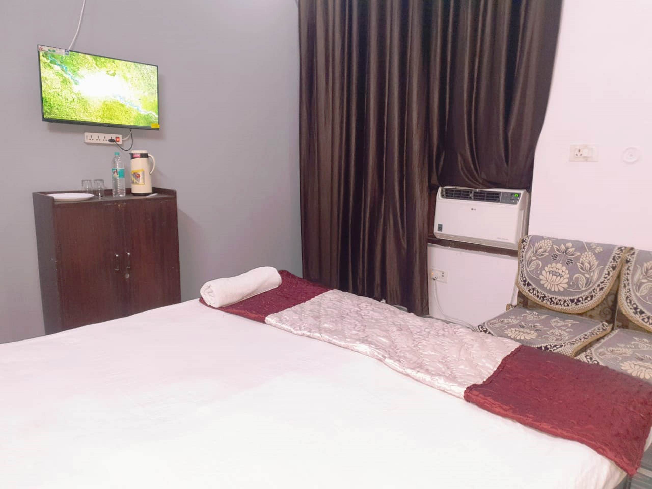 Sunshine home stay 𝗕𝗢𝗢𝗞 Ayodhya Homestay