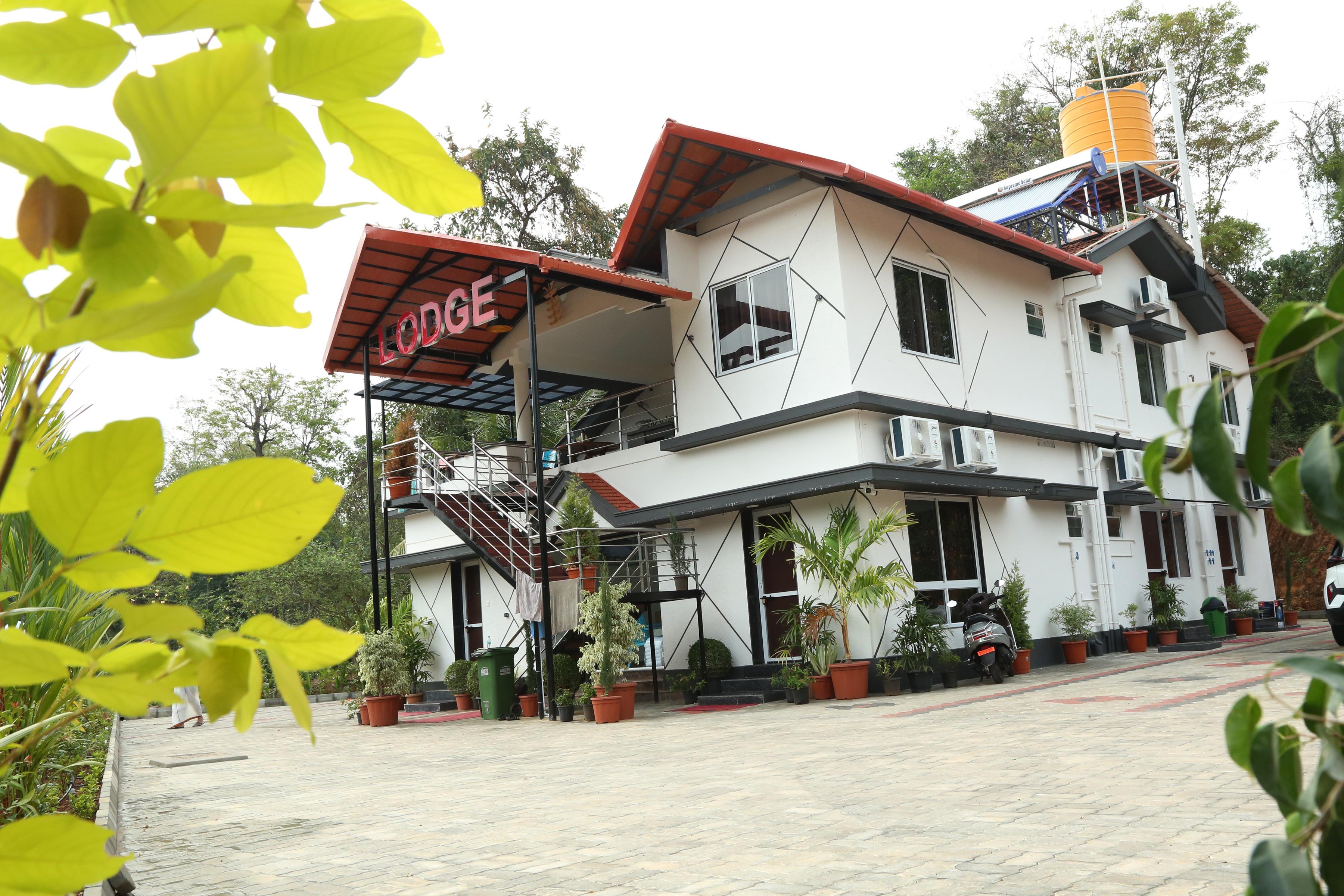 Vardhamana Grand Inn 𝗕𝗢𝗢𝗞 Dharmasthala Hotel
