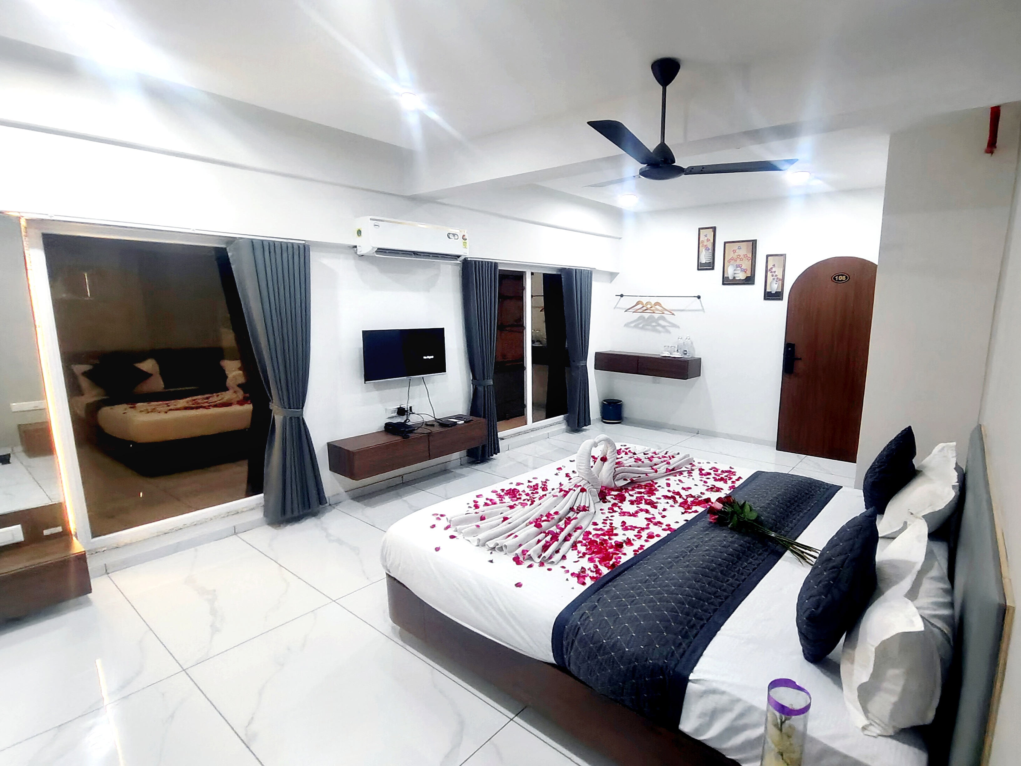 Infinity Hotel 𝗕𝗢𝗢𝗞 Rajkot Hotel