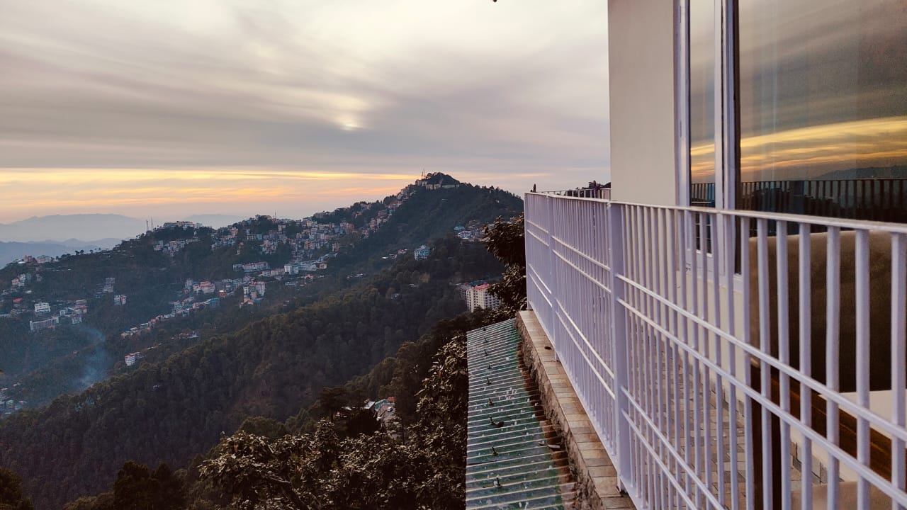 Akarshan Homes Entire 2BHK Apartment 𝗕𝗢𝗢𝗞 Shimla Homestay