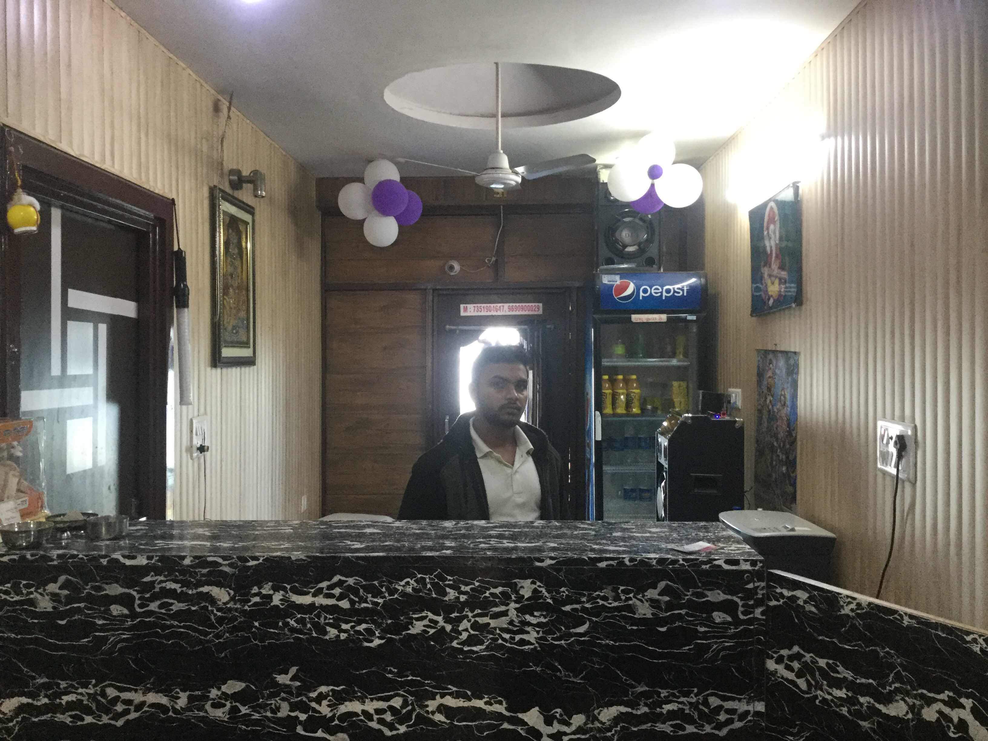Hotel Priya Palace 𝗕𝗢𝗢𝗞 Vrindavan Hotel