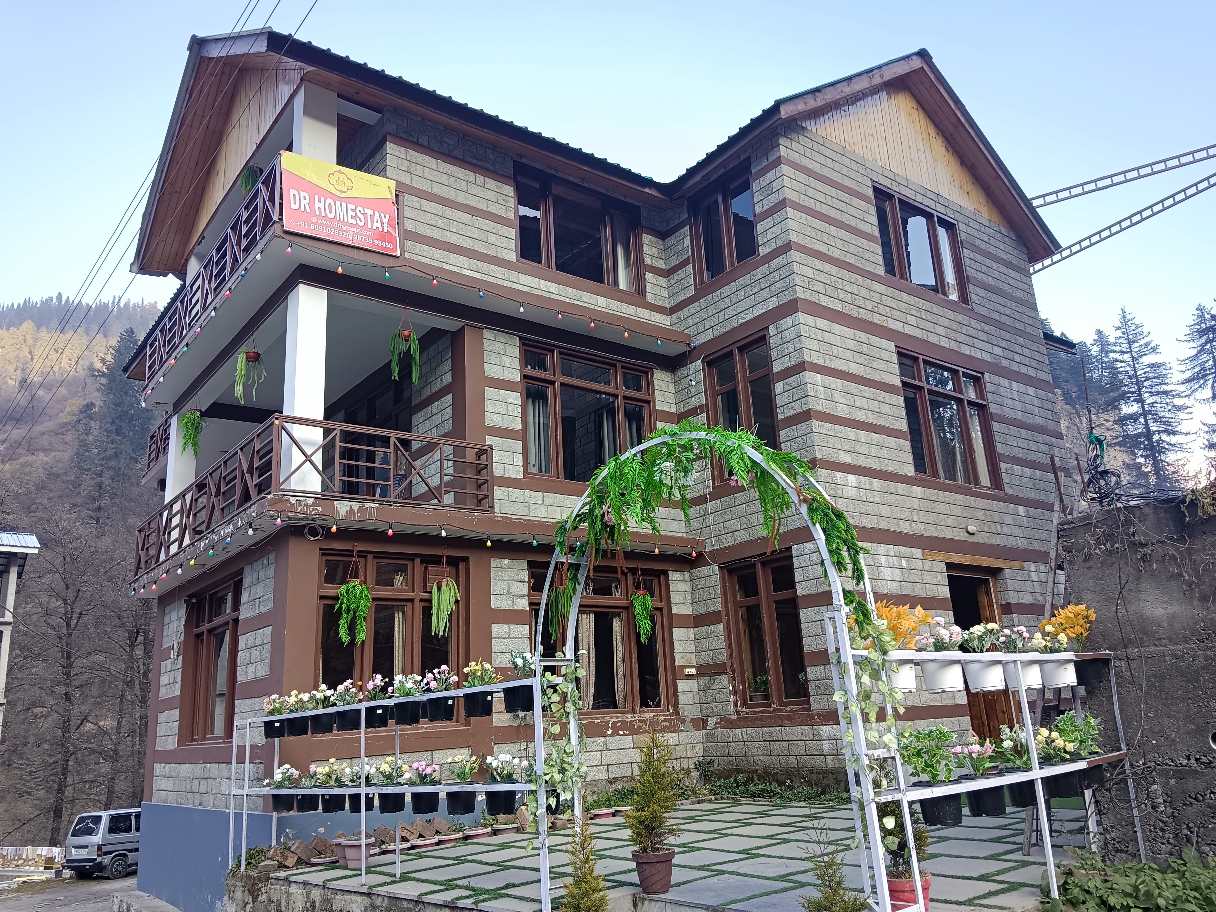 Riverside Mountain view cottage 𝗕𝗢𝗢𝗞 Manali Homestay