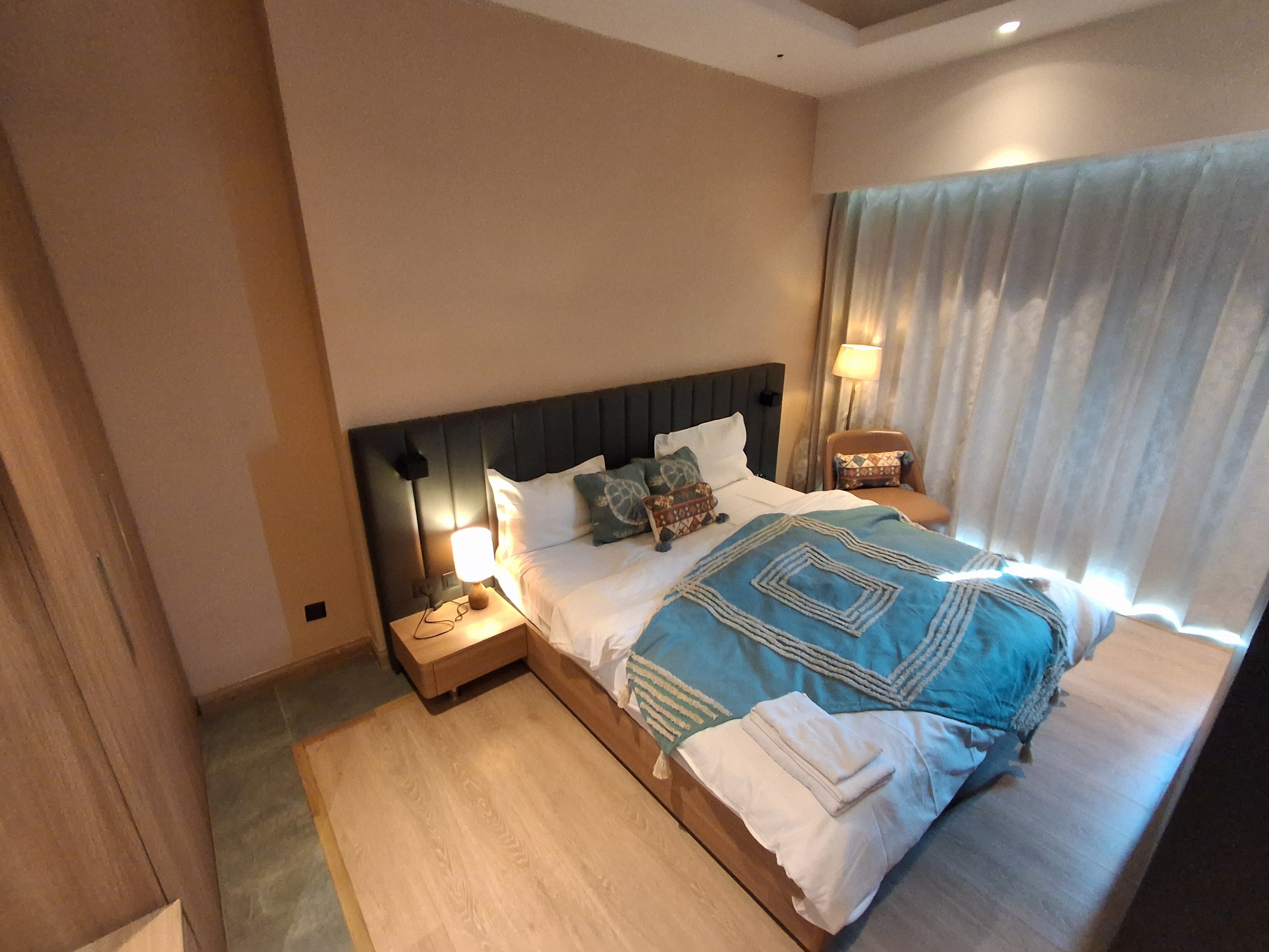 AravalliAscent Restin stays Paras Sq StudioBalcony Apartment Gurgaon ...