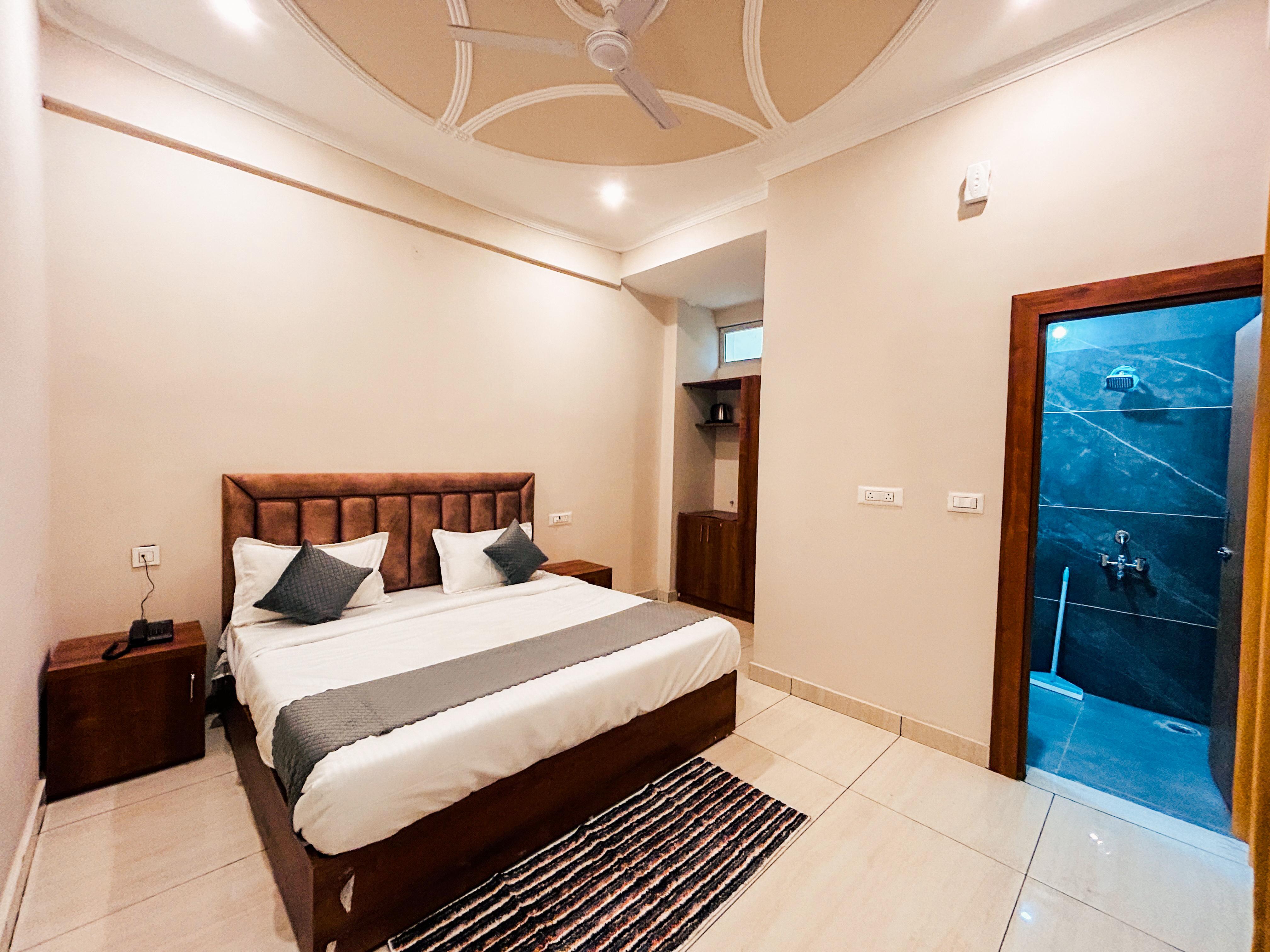 Hotstel Rishikesh at Upper Tapovan 𝗕𝗢𝗢𝗞 Rishikesh Hostel