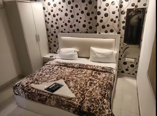 Silver Stay Inn By GRB 𝗕𝗢𝗢𝗞 Delhi Homestay