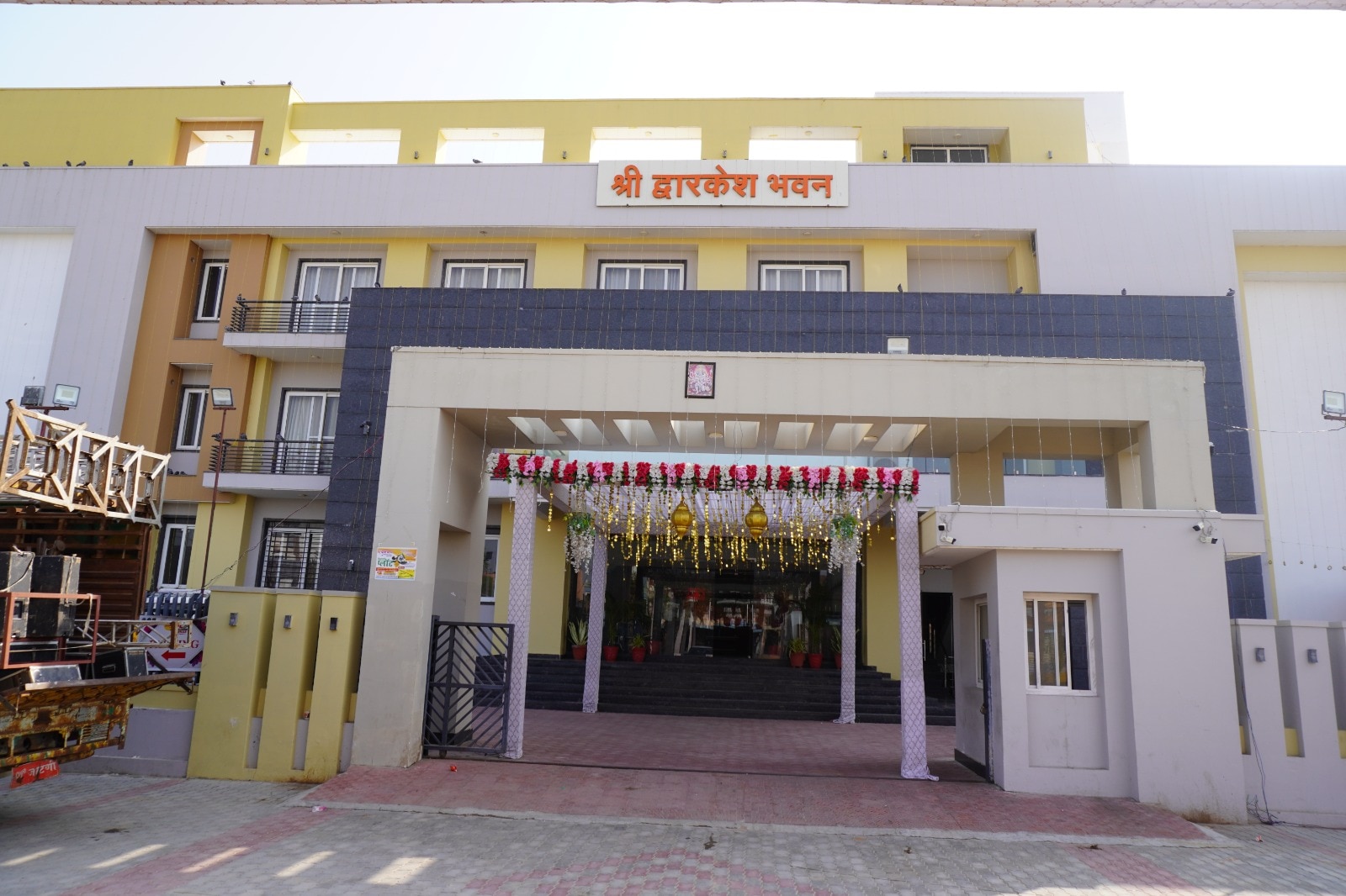 Hotel Shree Dwarkesh Suites & Family Rooms Near Khatu Shyam Temple 𝗕𝗢𝗢𝗞 ...