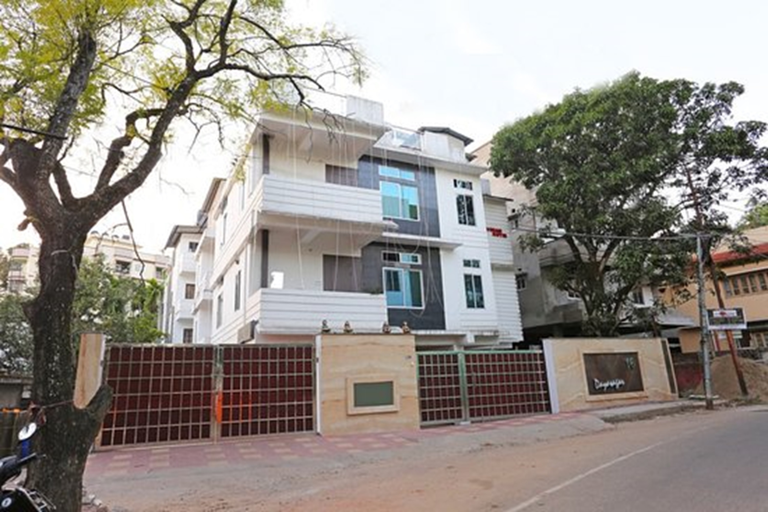 The Blubell | Chandmari 𝗕𝗢𝗢𝗞 Guwahati Apartment
