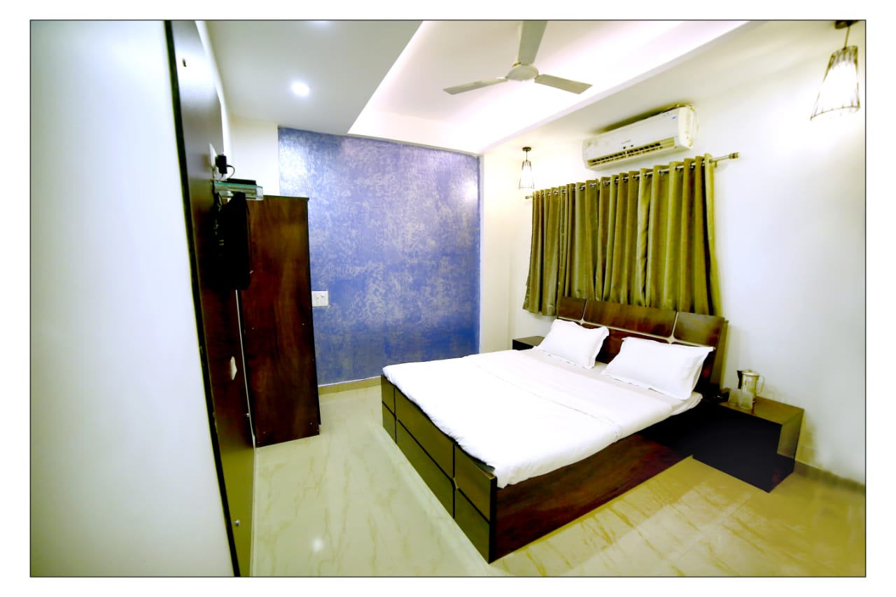 Om Shree Yatri Niwas 𝗕𝗢𝗢𝗞 Kolhapur Hotel