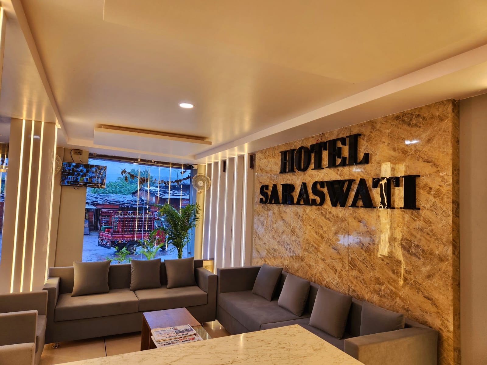 Hotel Saraswati 𝗕𝗢𝗢𝗞 Chanderi Homestay