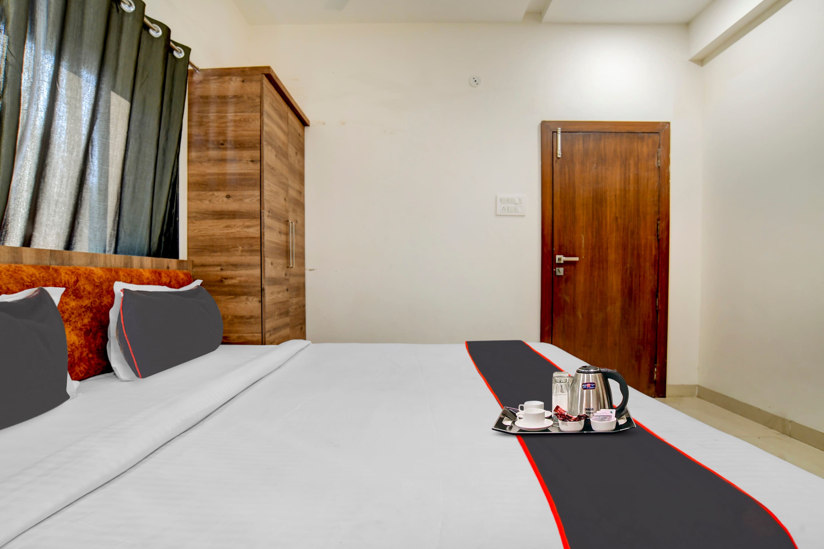 Collection O Task 𝗕𝗢𝗢𝗞 Indore Hotel