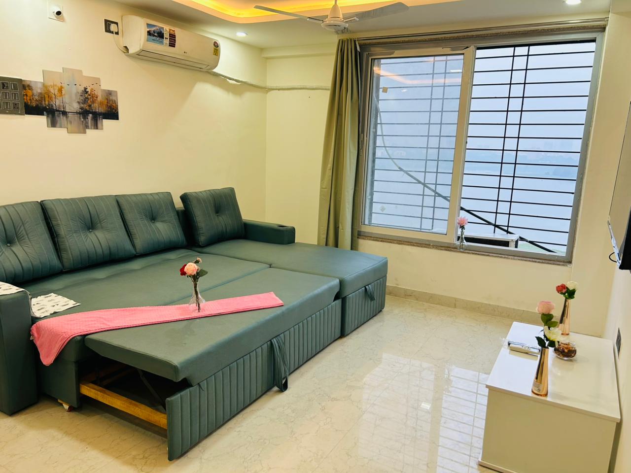 Lake View 2BHK Powai Near IIT & JVLR 𝗕𝗢𝗢𝗞 Mumbai Apartment