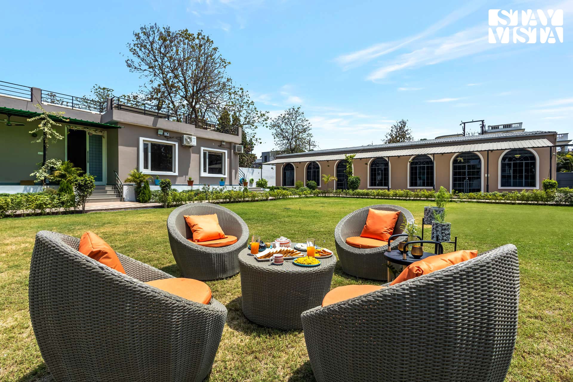 StayVista at Arcadian Manor 𝗕𝗢𝗢𝗞 Varanasi Farm House