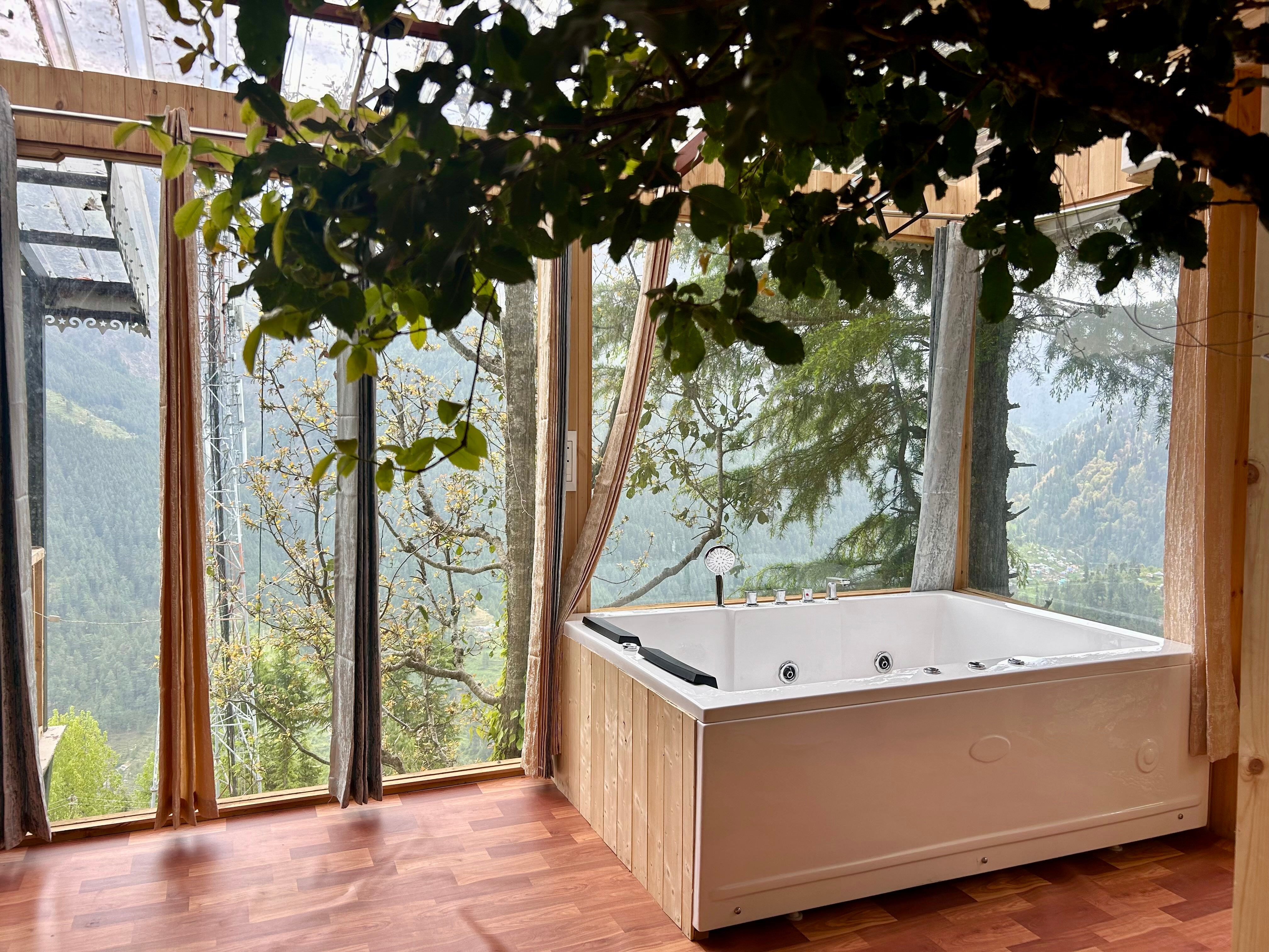 Rooms of Breezybubblenest Treehouse Tandi - Tree house in Jibhi